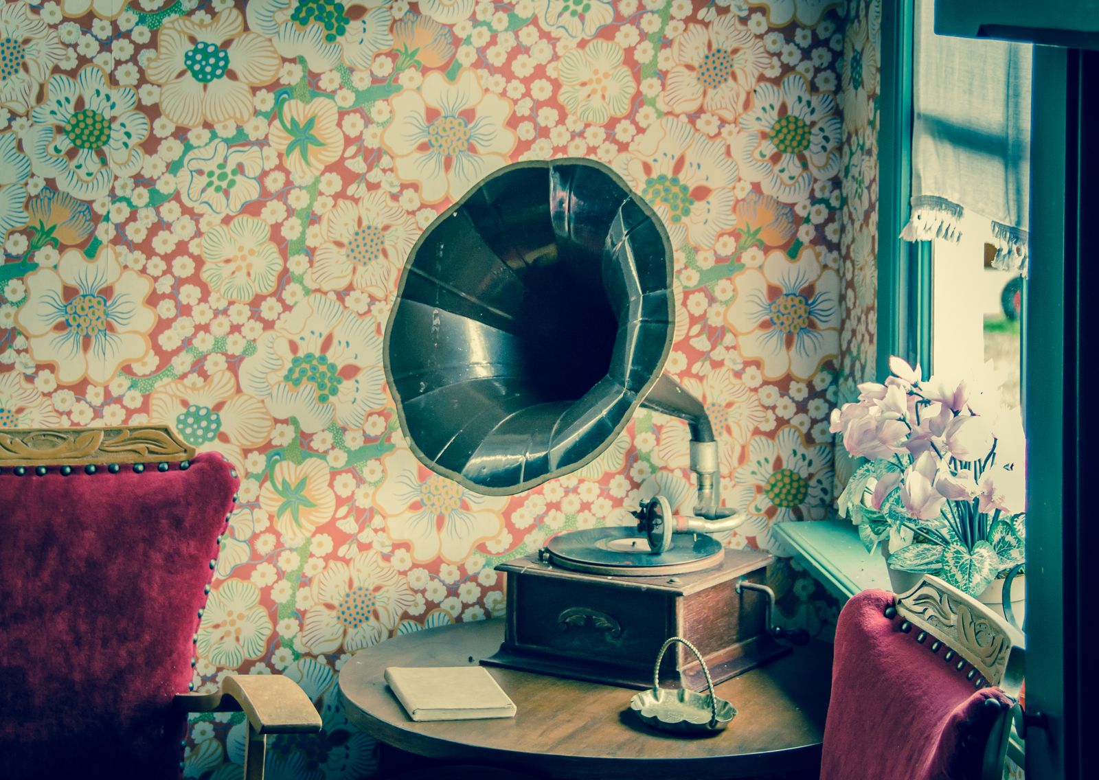 Retro Record Player Wallpaper Photos, Download The BEST Free Retro ...