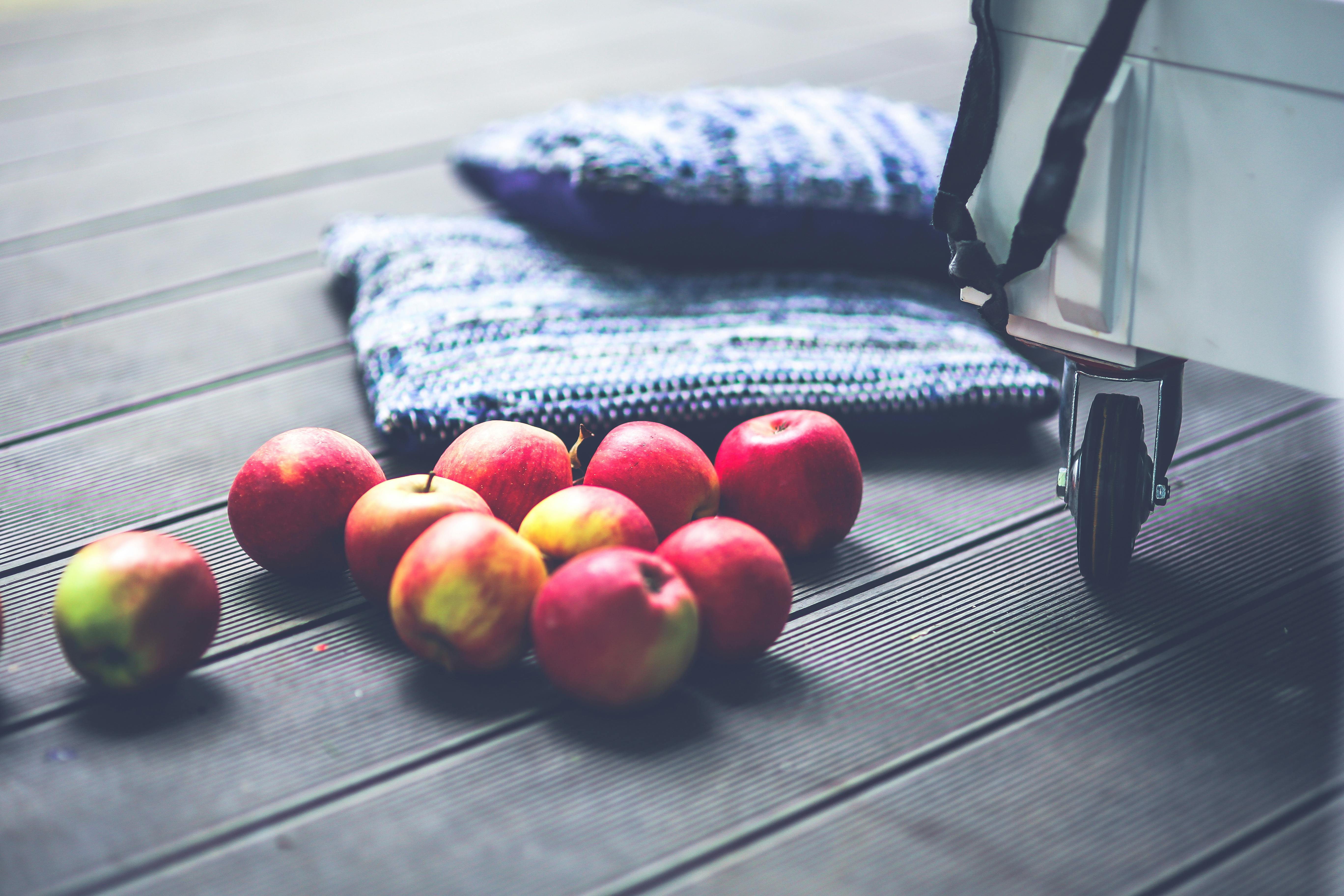 Red apples on the floor · Free Stock Photo