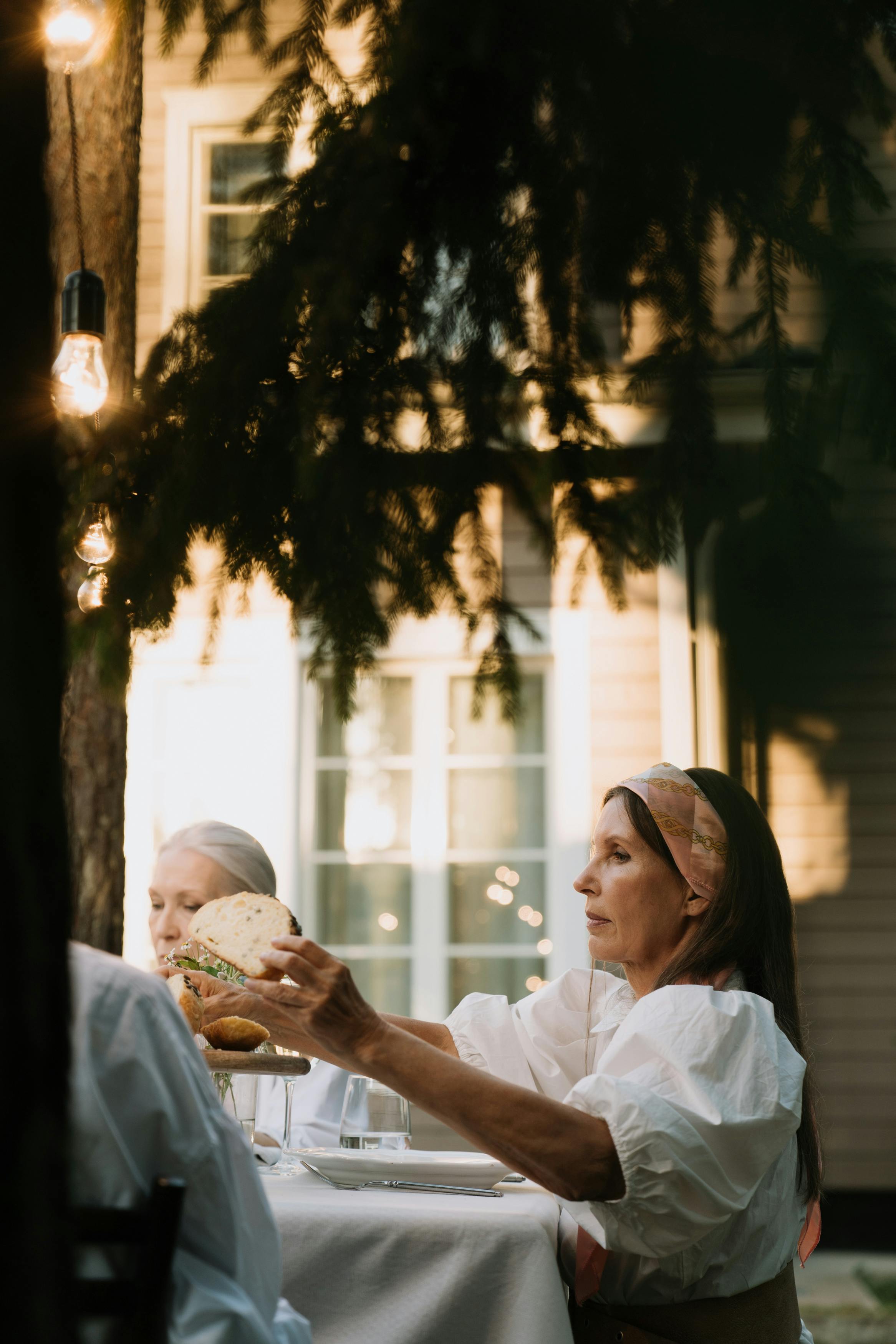 Brunch Women Photos, Download The BEST Free Brunch Women Stock Photos ...