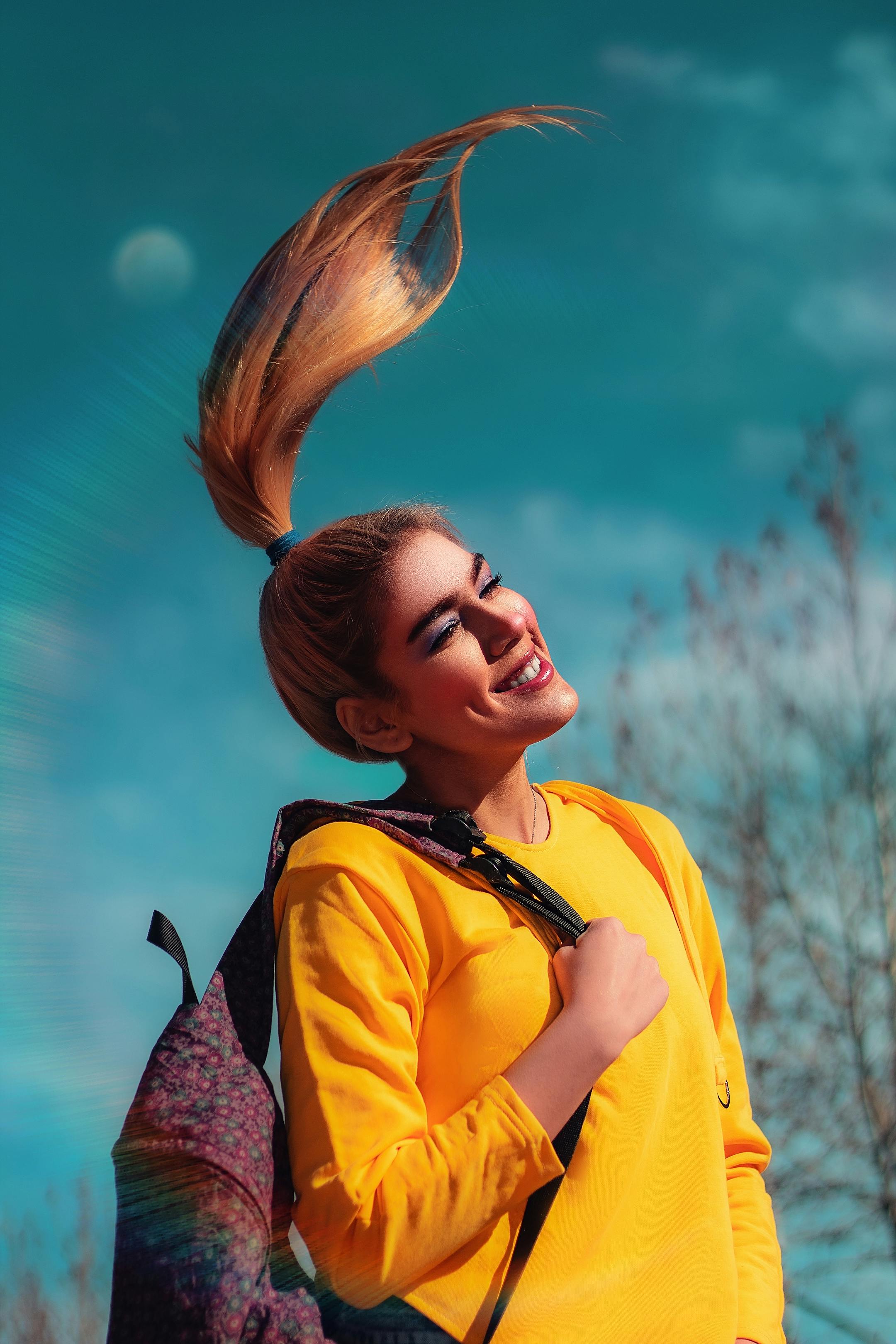 Female Model Carrying Bag Photos, Download The BEST Free Female Model ...