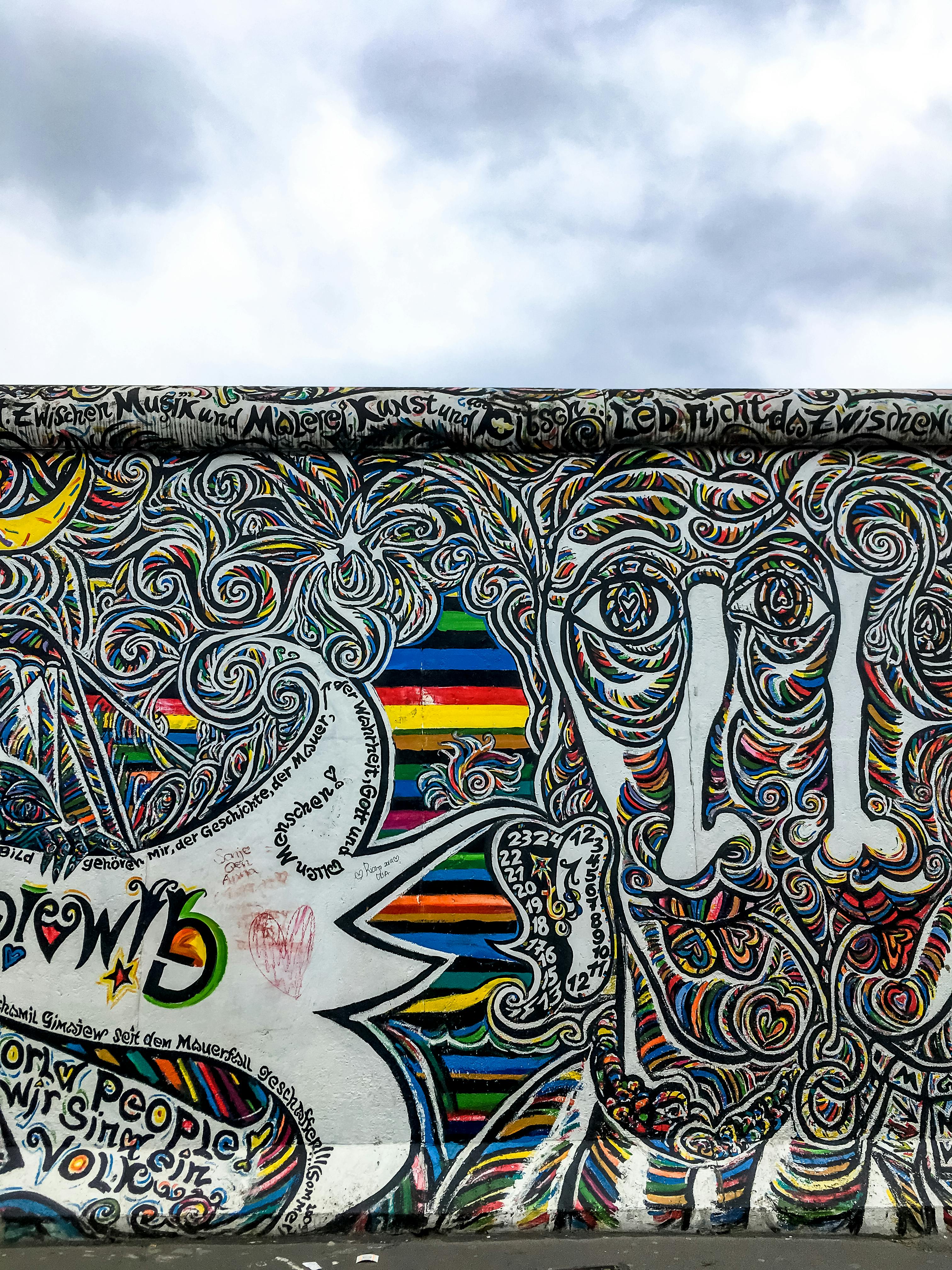 Graffiti on Fence · Free Stock Photo