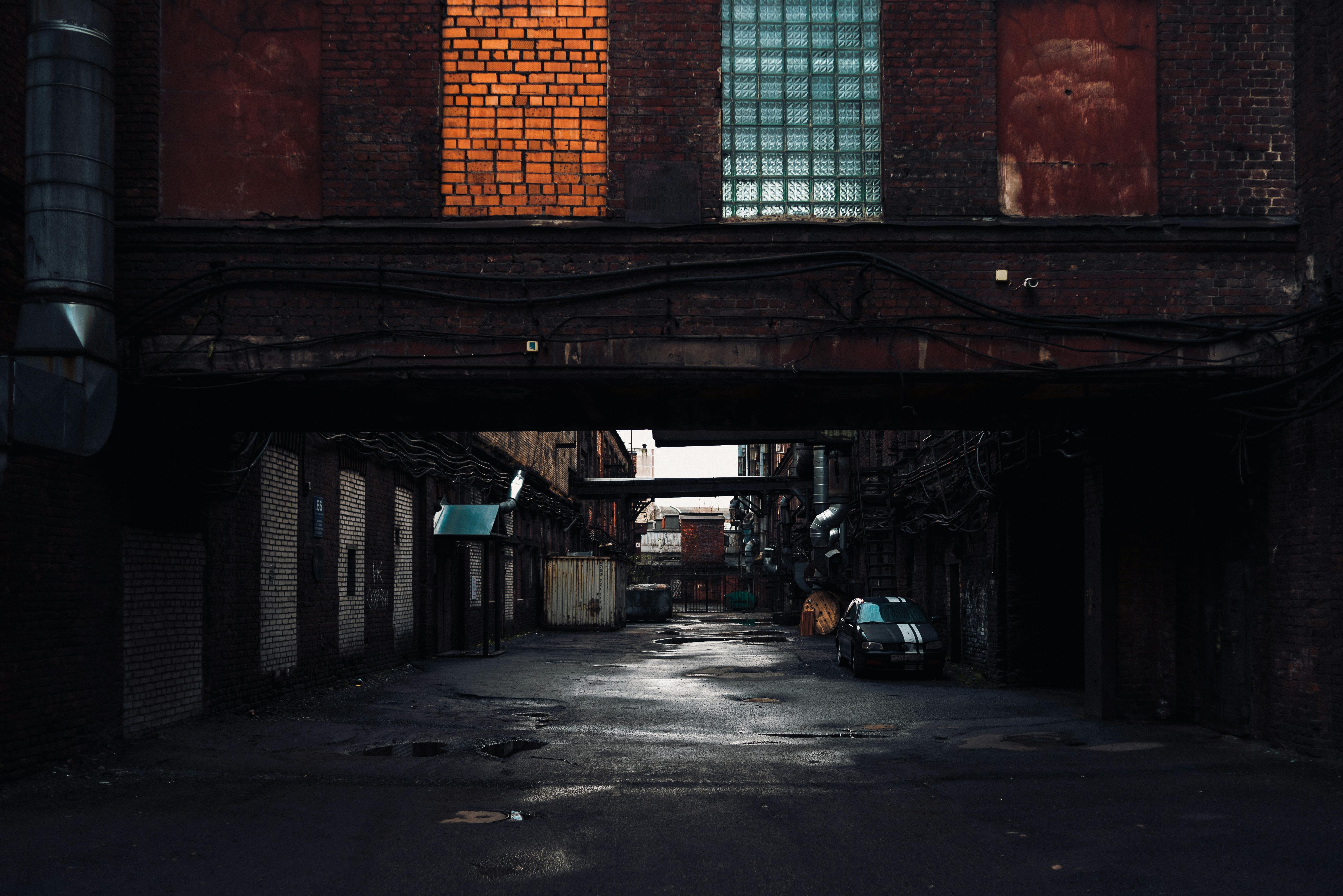 Street in between Brick Buildings · Free Stock Photo