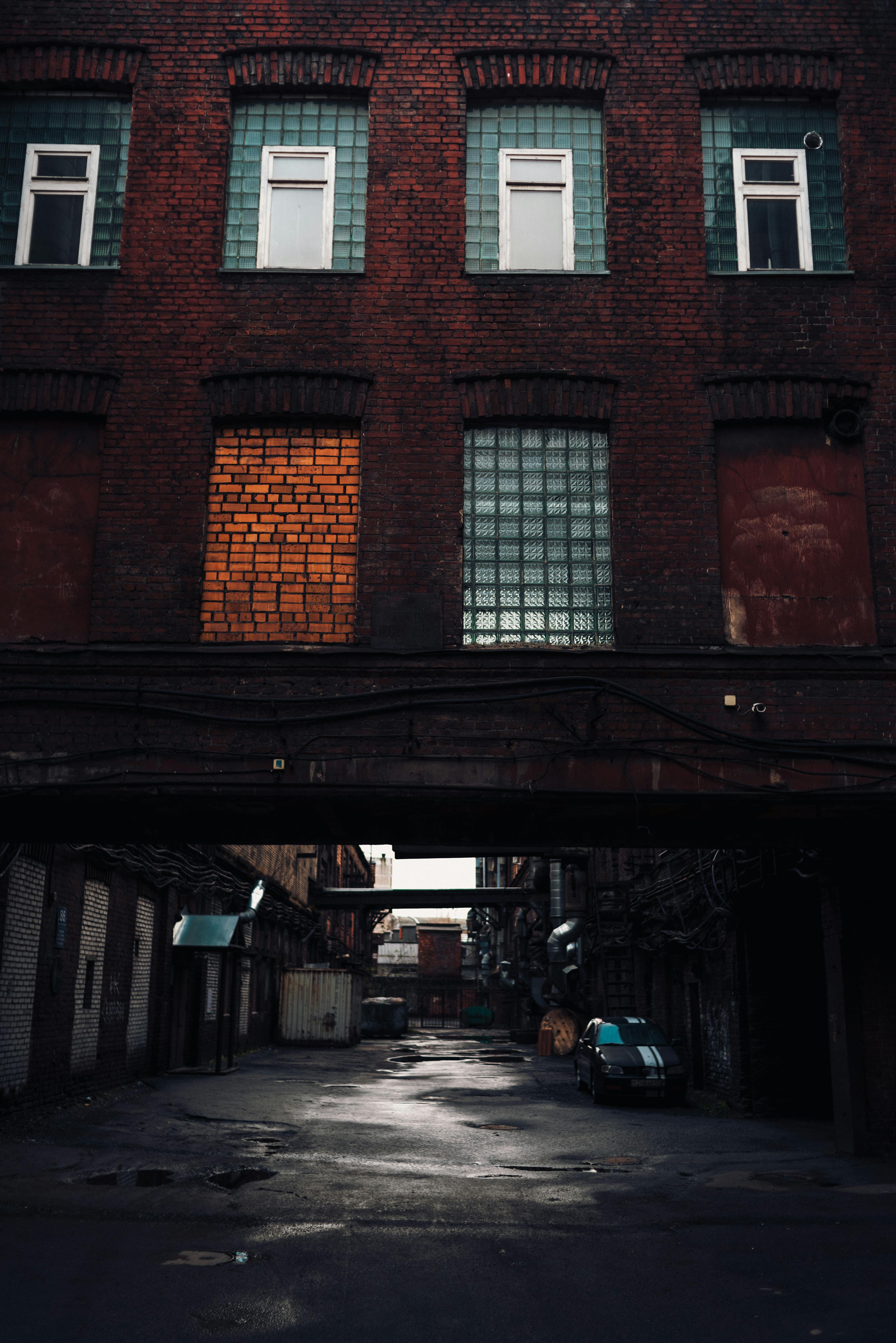 Street in between Brick Buildings · Free Stock Photo
