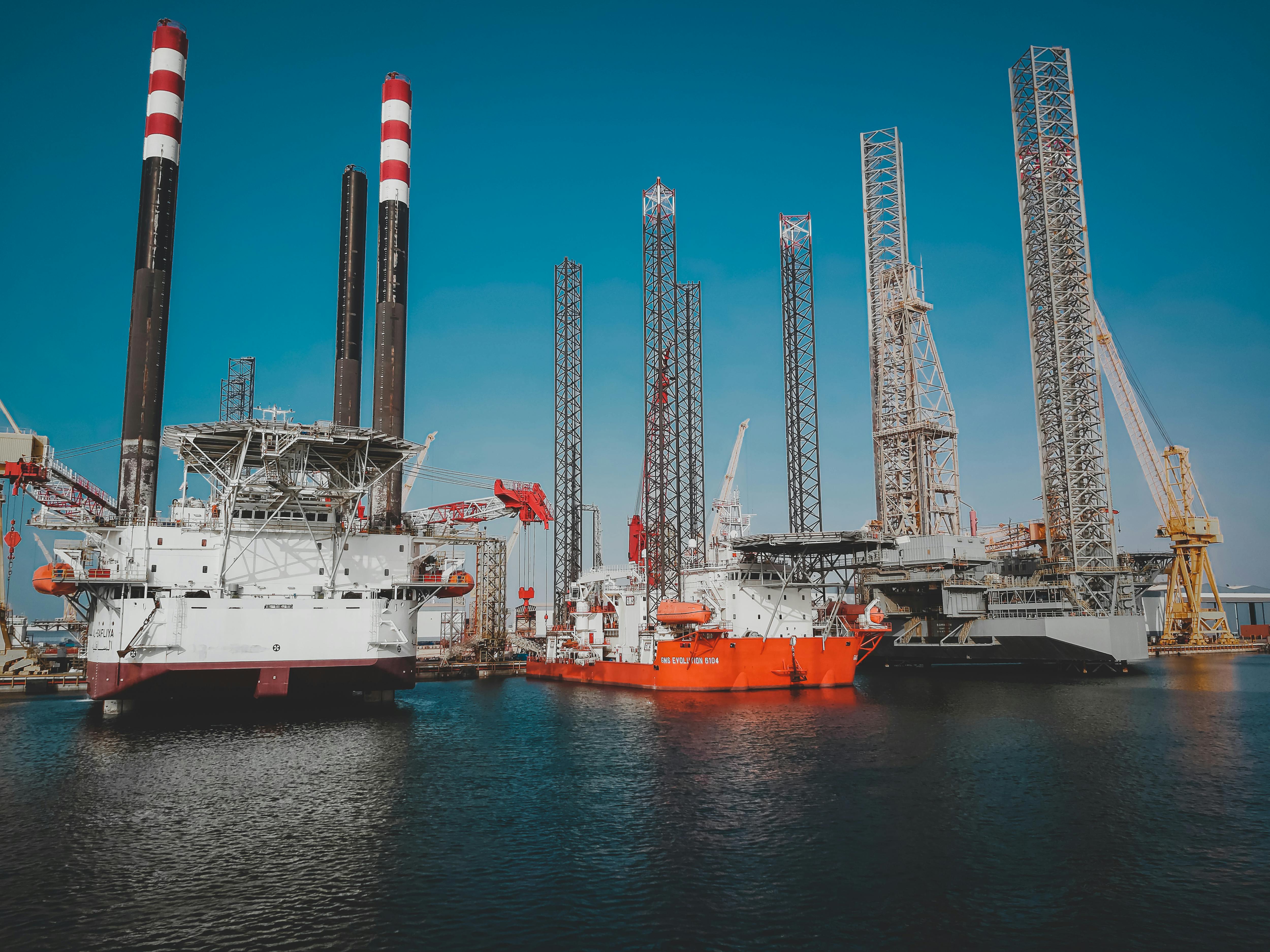 Picture of an Oil Rig · Free Stock Photo