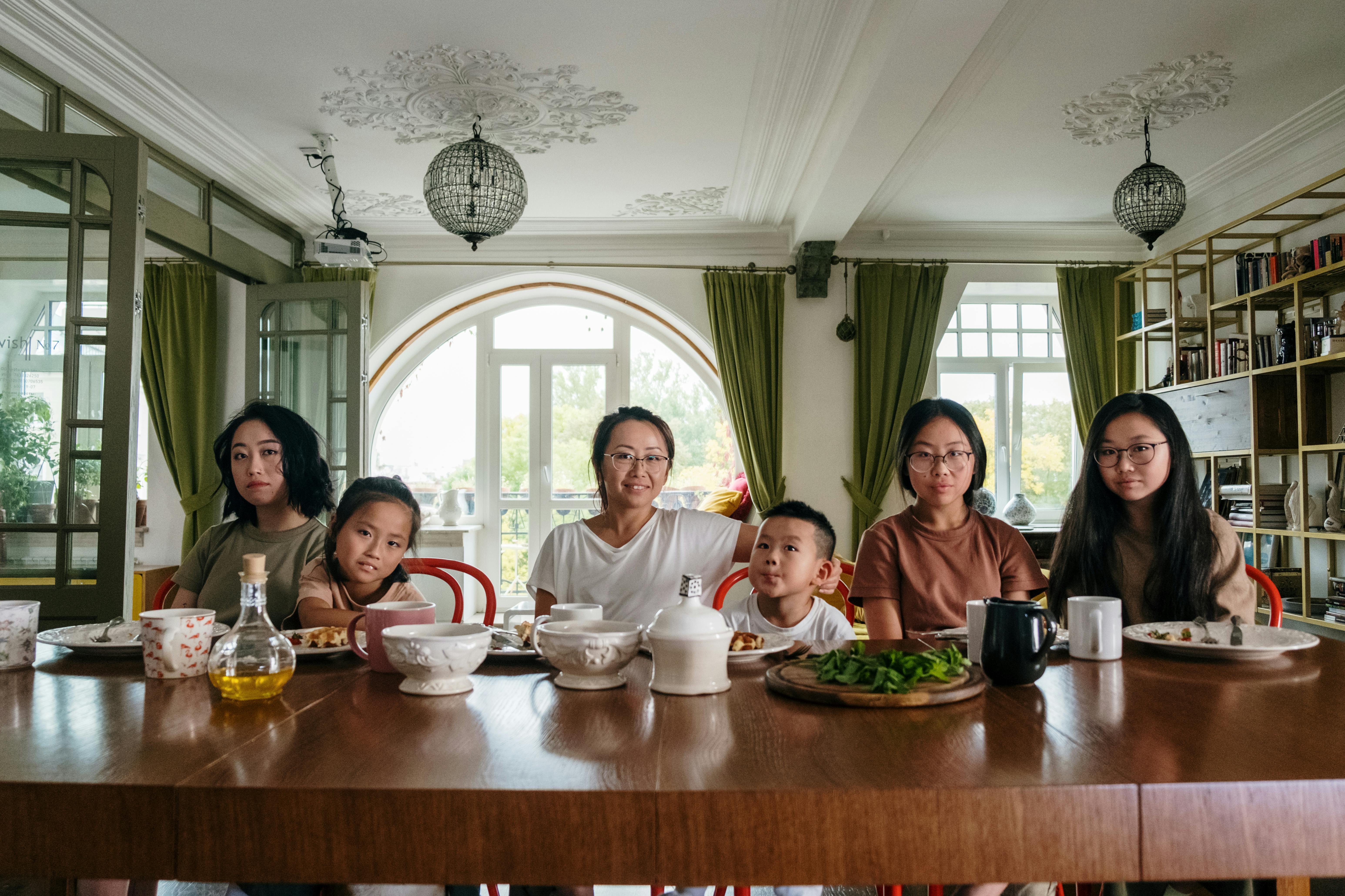 Family Dinner in a Large Dining Room · Free Stock Photo