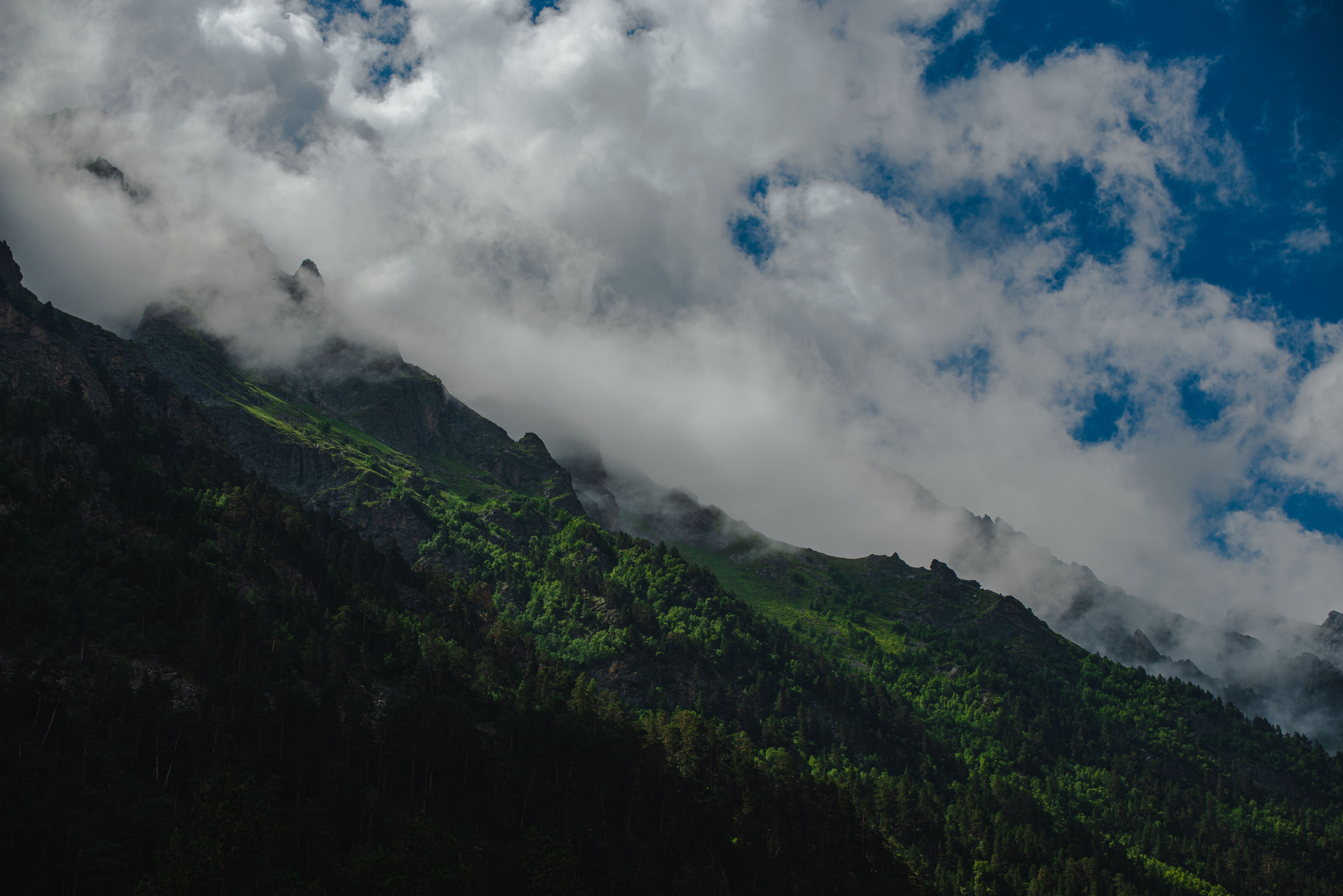 Green Mountain Under the White Clouds · Free Stock Photo