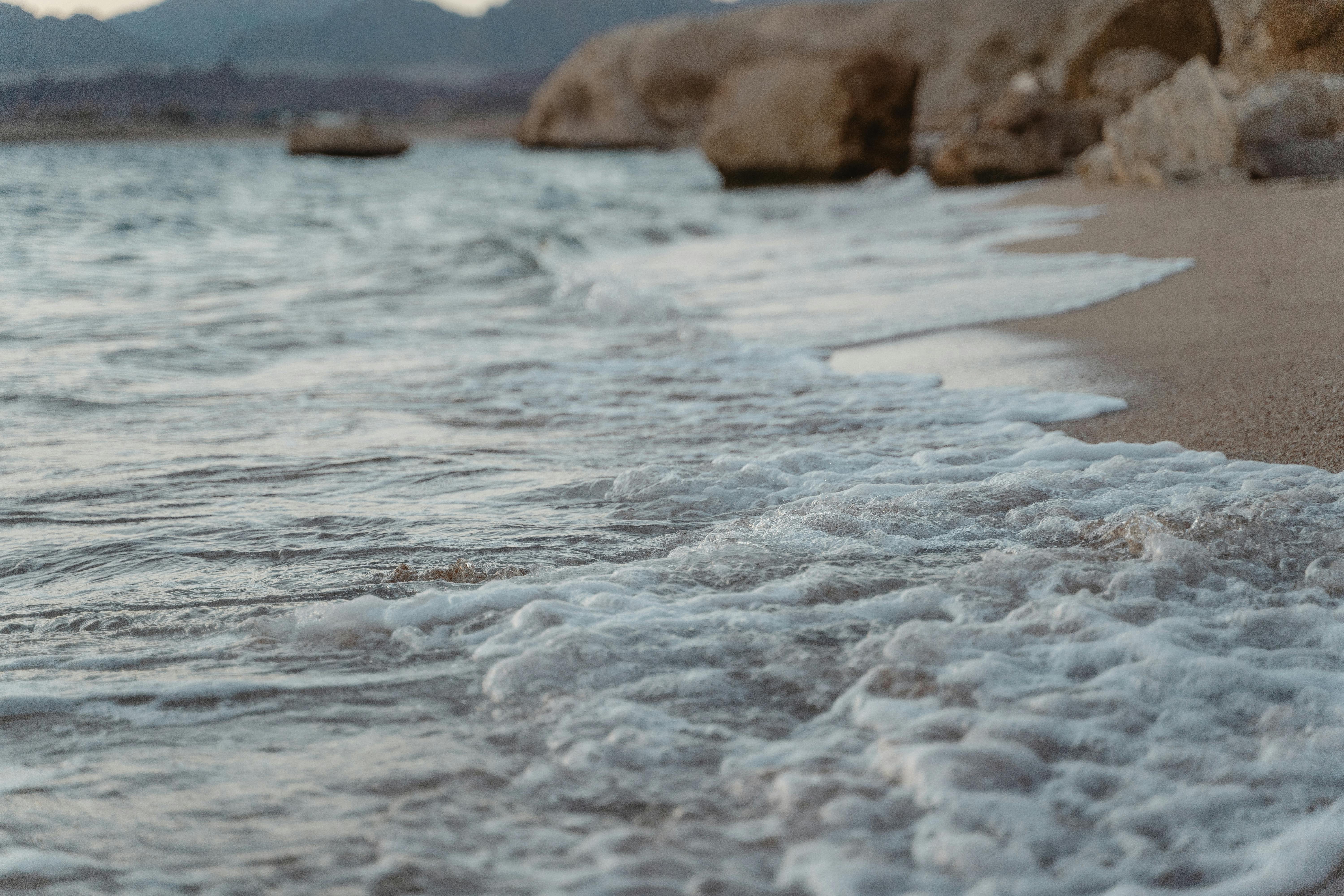 Waves Crashing on Shore · Free Stock Photo