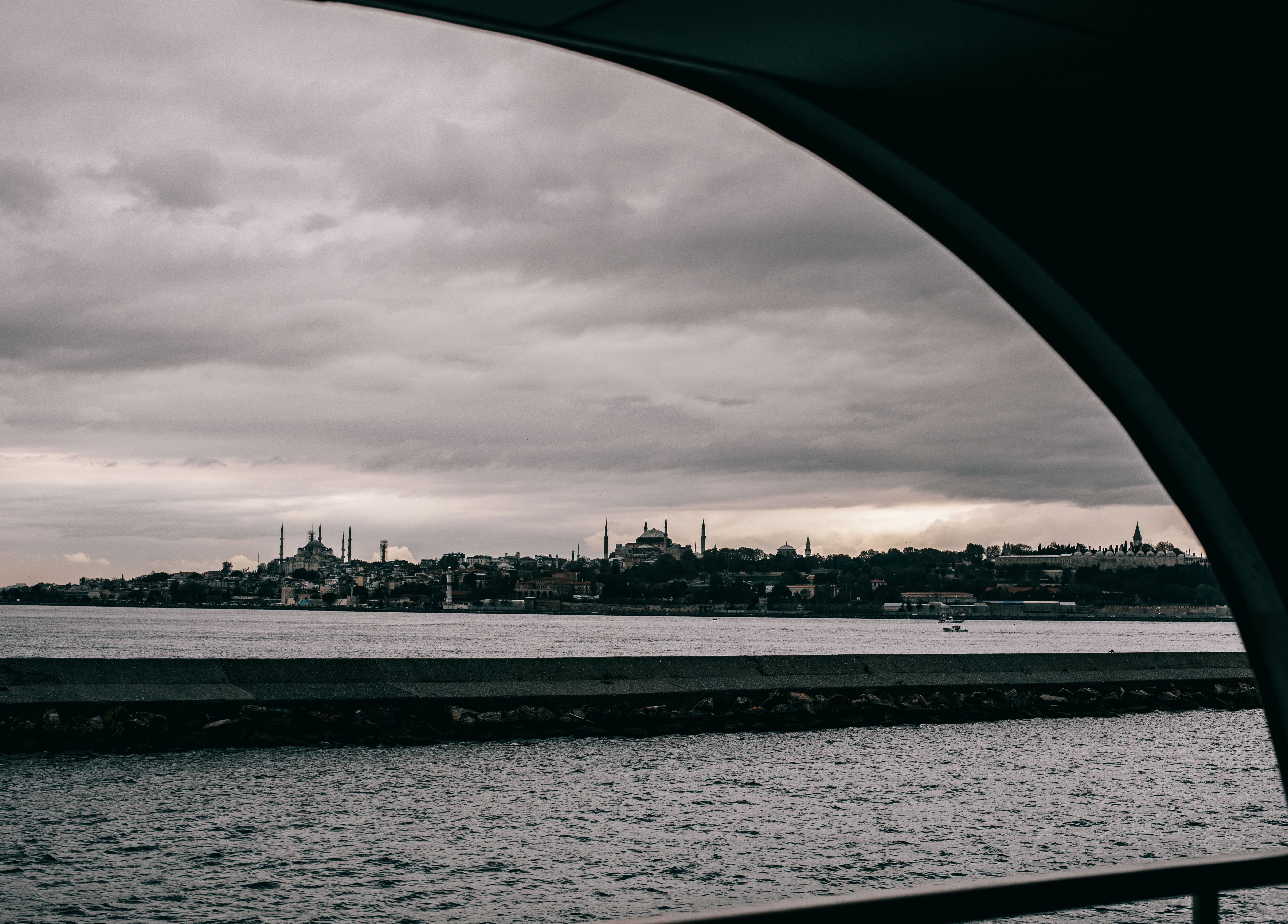 City View Across the Ocean · Free Stock Photo