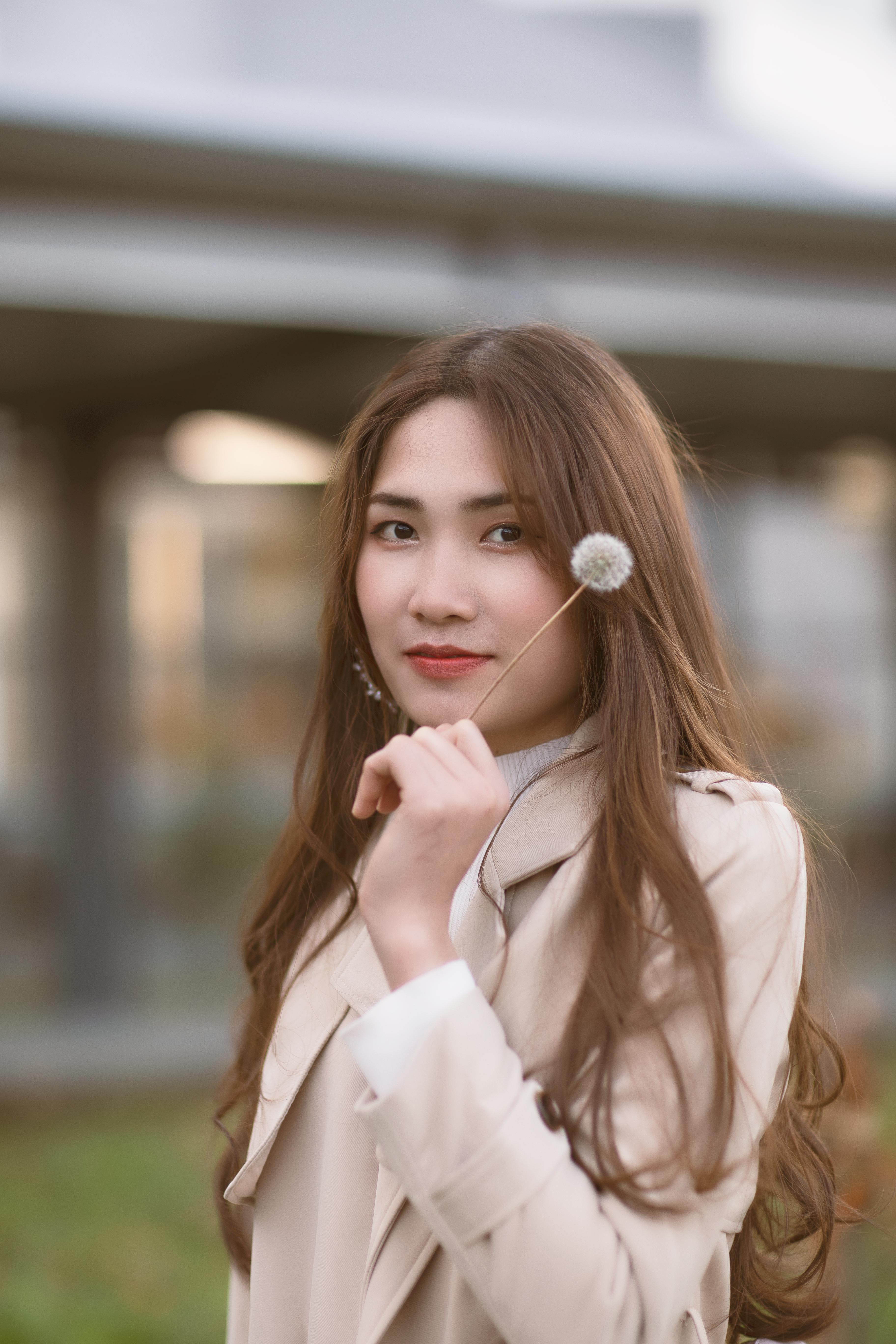 Women standing close to each other · Free Stock Photo