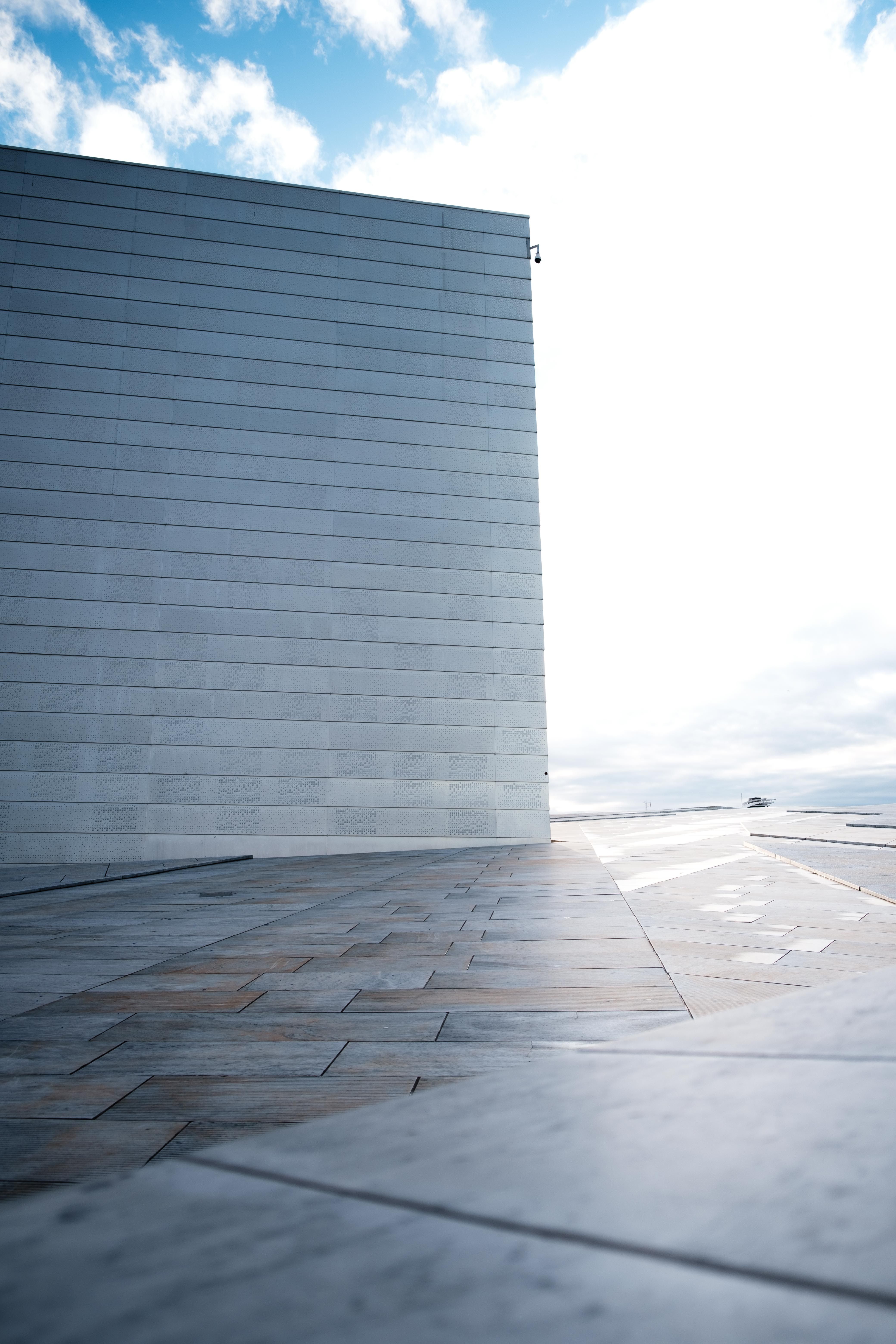 Gray Concrete Building · Free Stock Photo