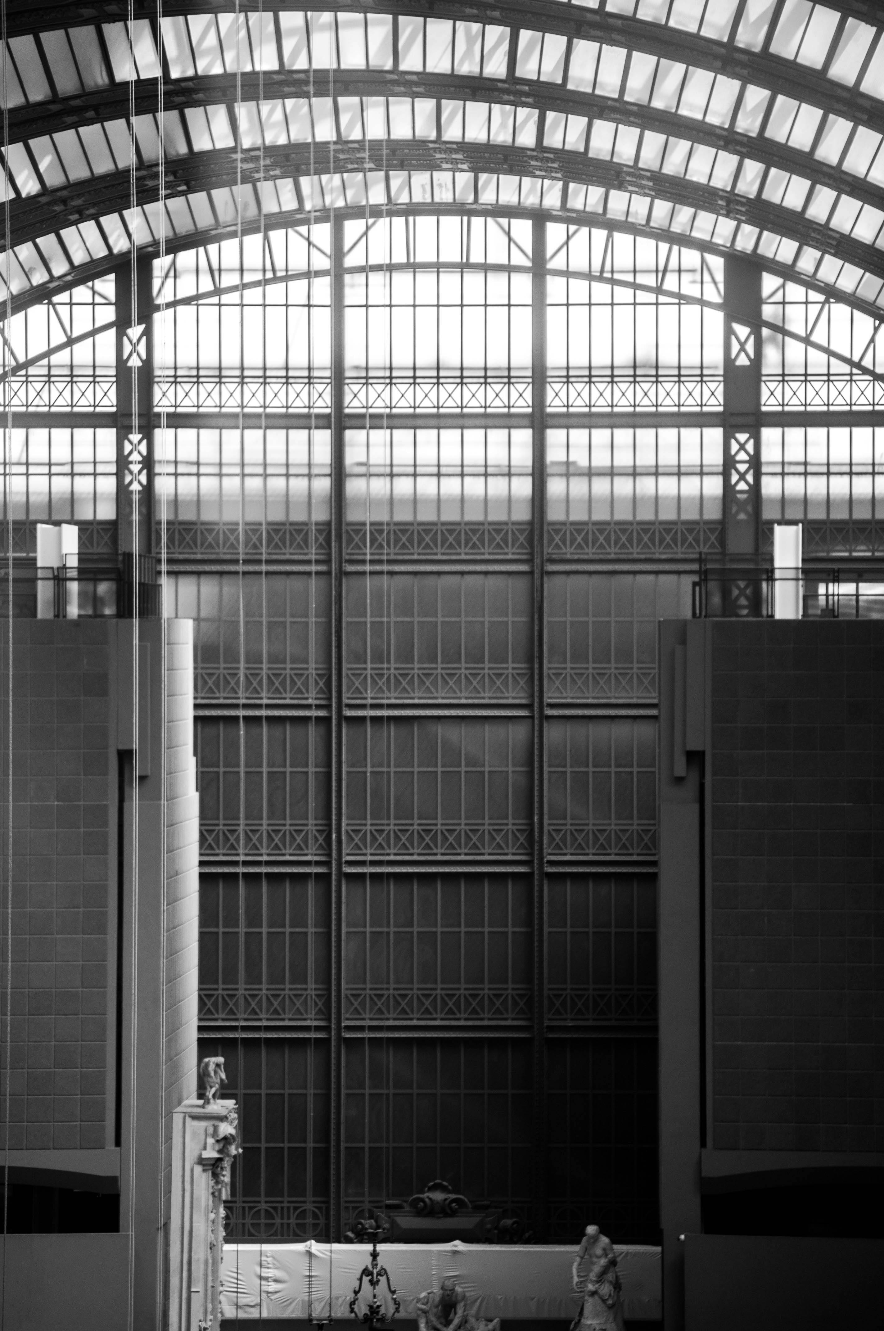 Building With Clear Glass-panel Windows · Free Stock Photo