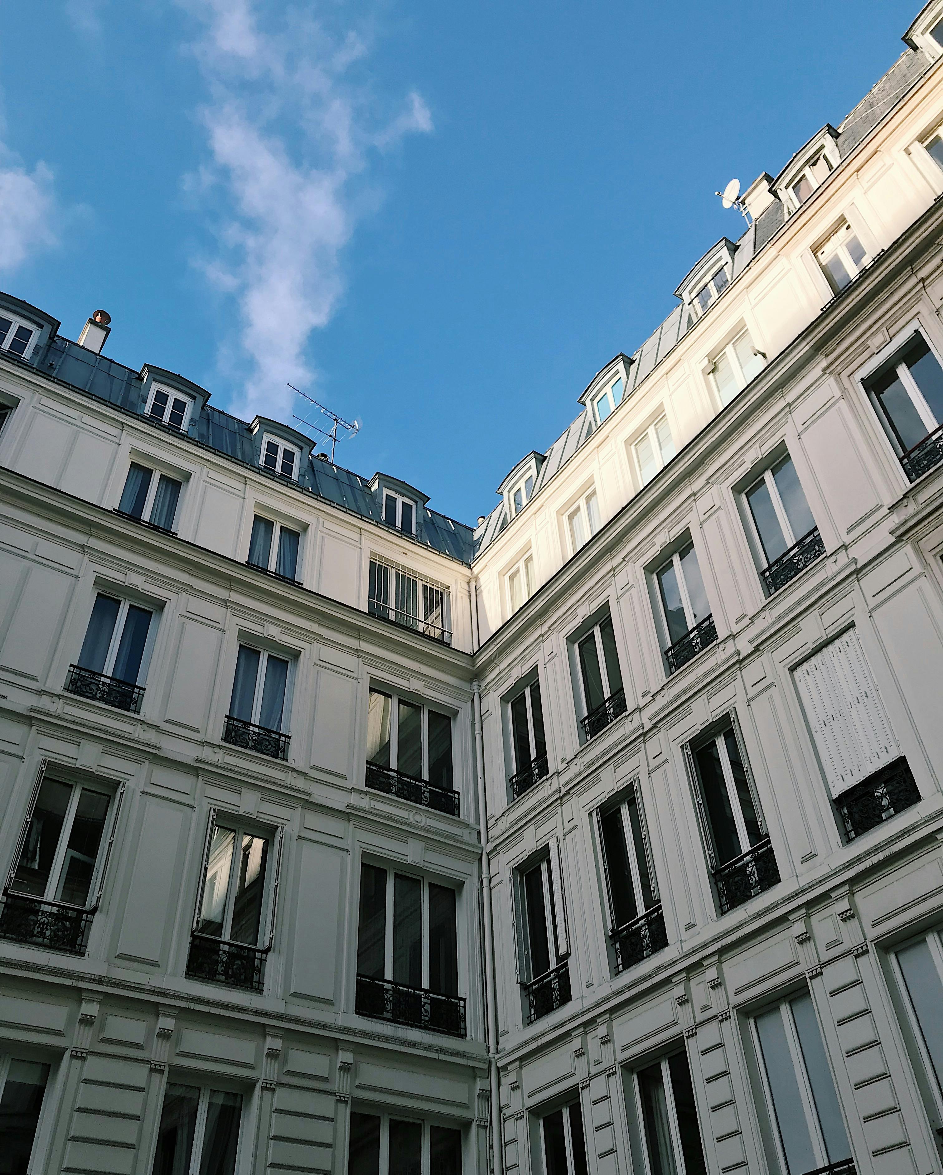 Rounded Corner of Bauhaus Style Building · Free Stock Photo