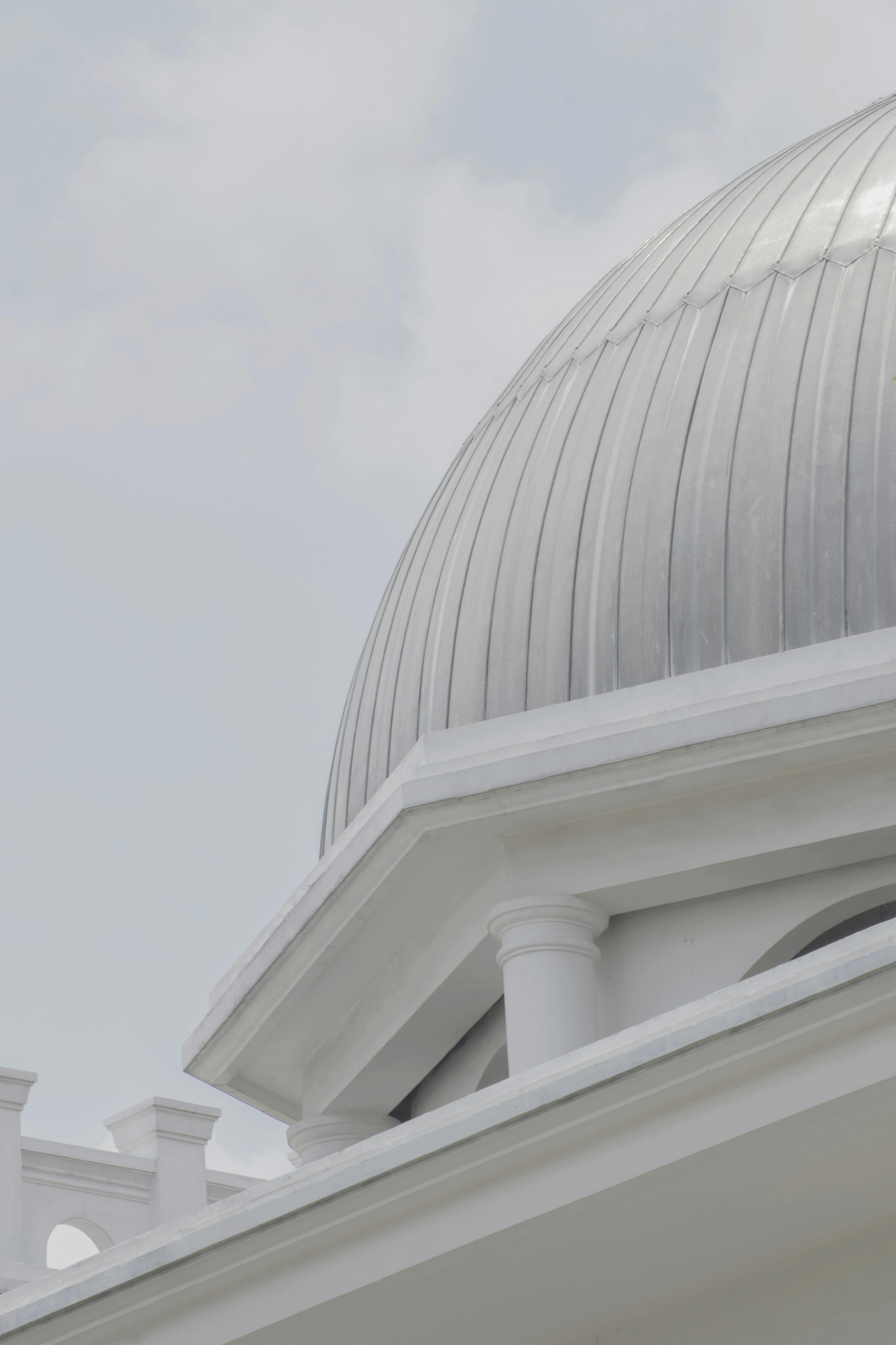 White Dome Building Under White Sky · Free Stock Photo