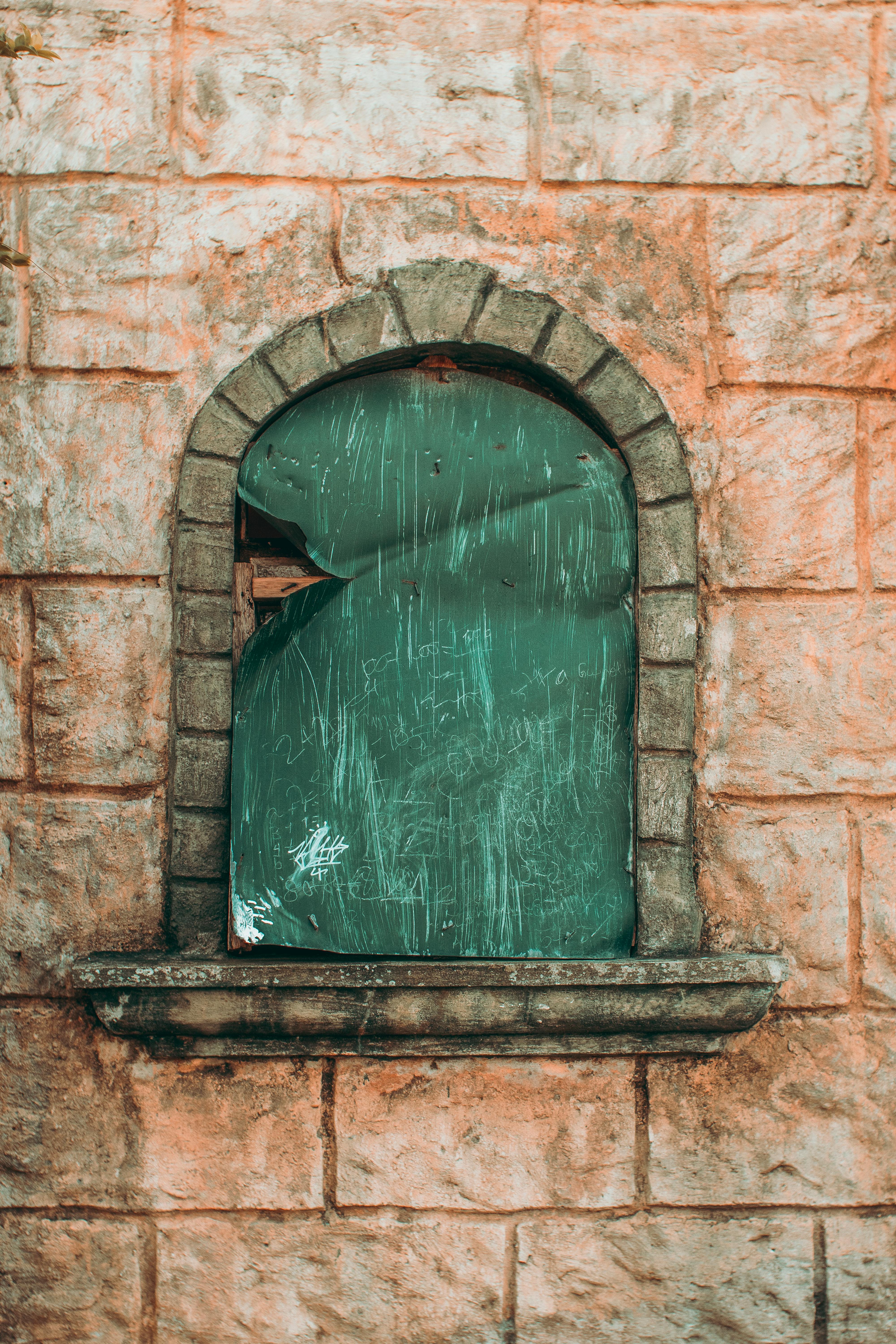 Arched window of ancient stone mansion · Free Stock Photo