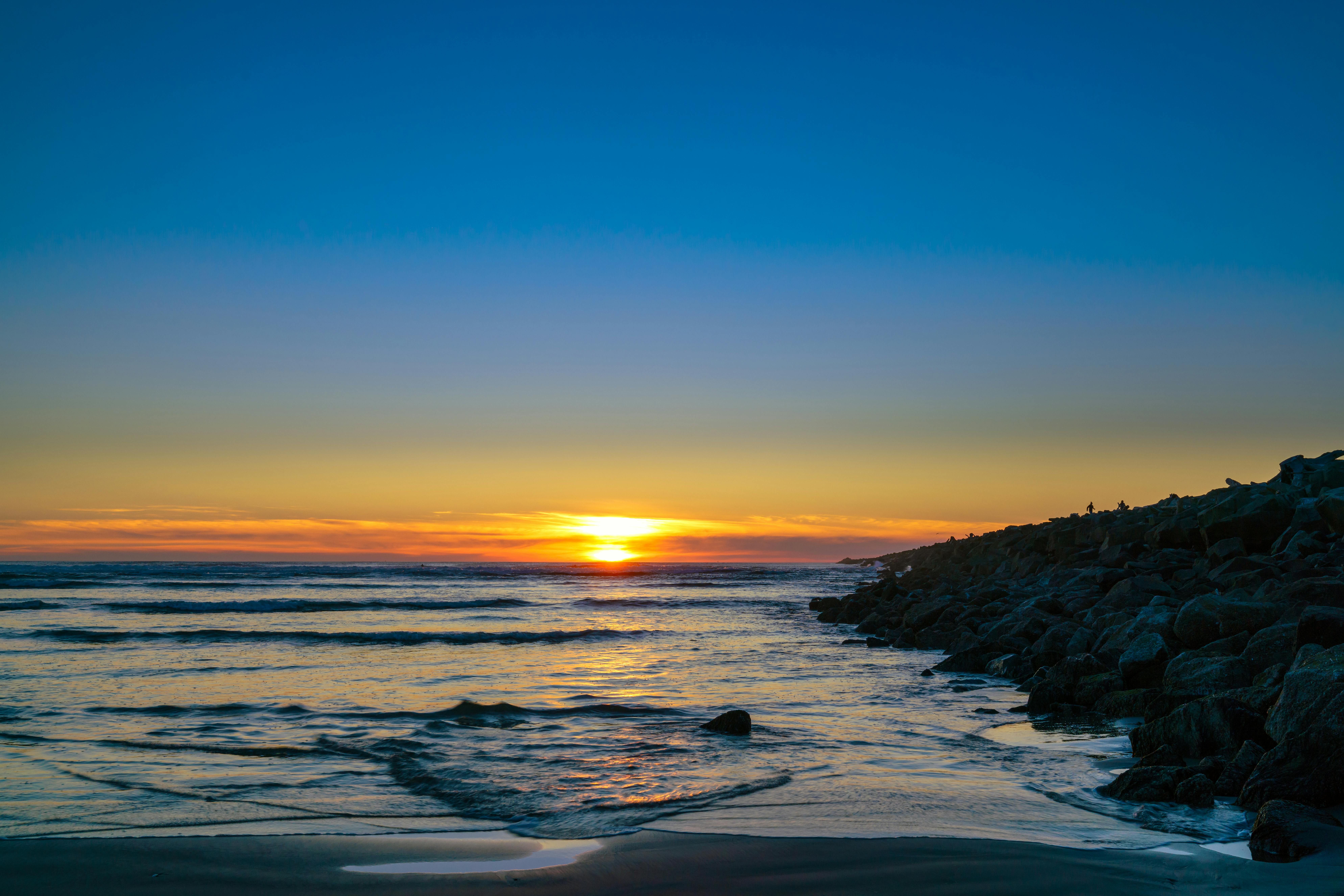 Beautiful Sunset on a Seashore · Free Stock Photo