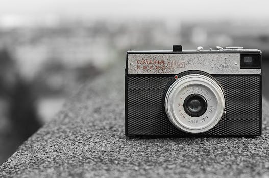 Old camera & watch · Free Stock Photo