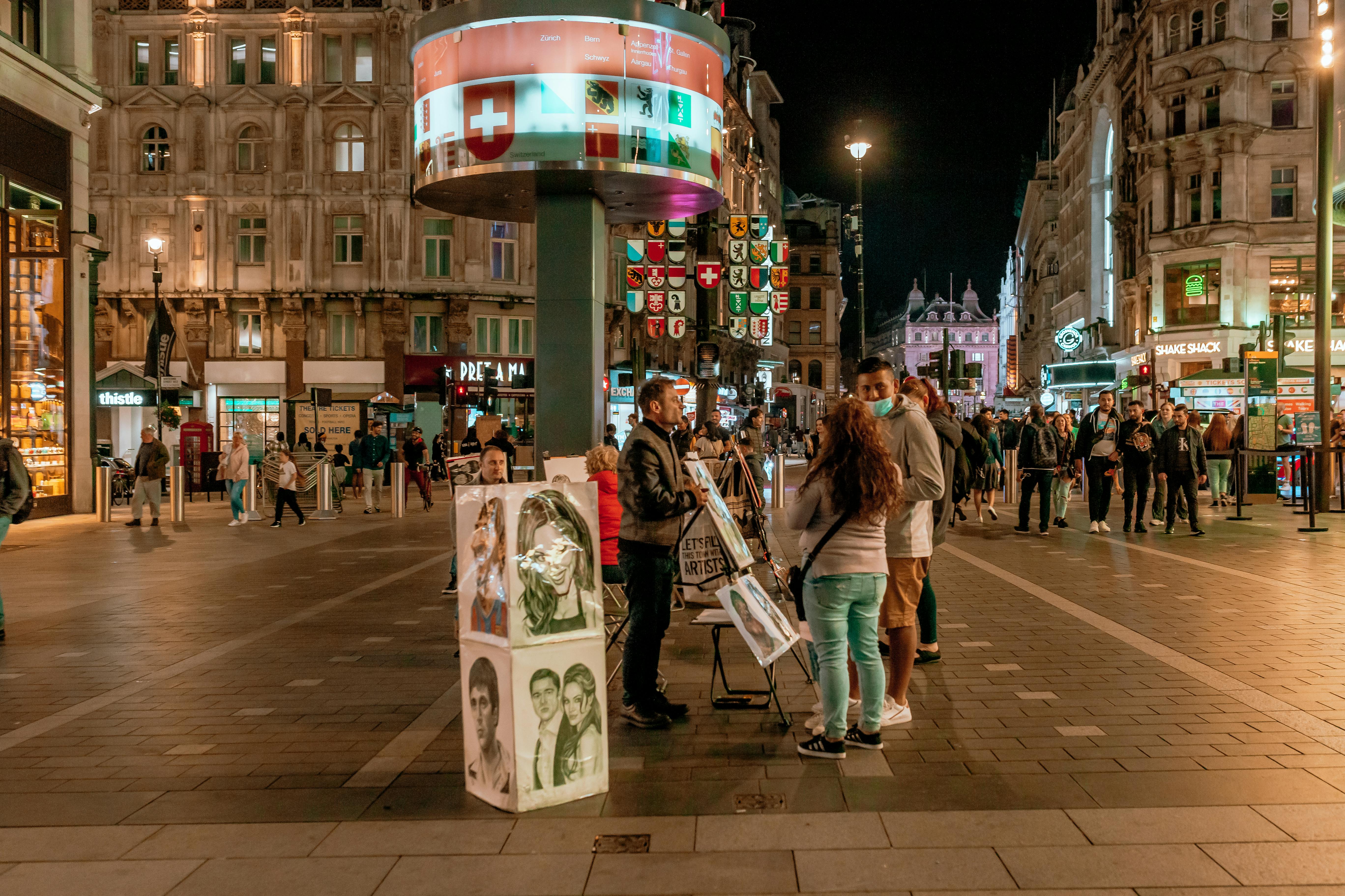 People in a City at Night · Free Stock Photo