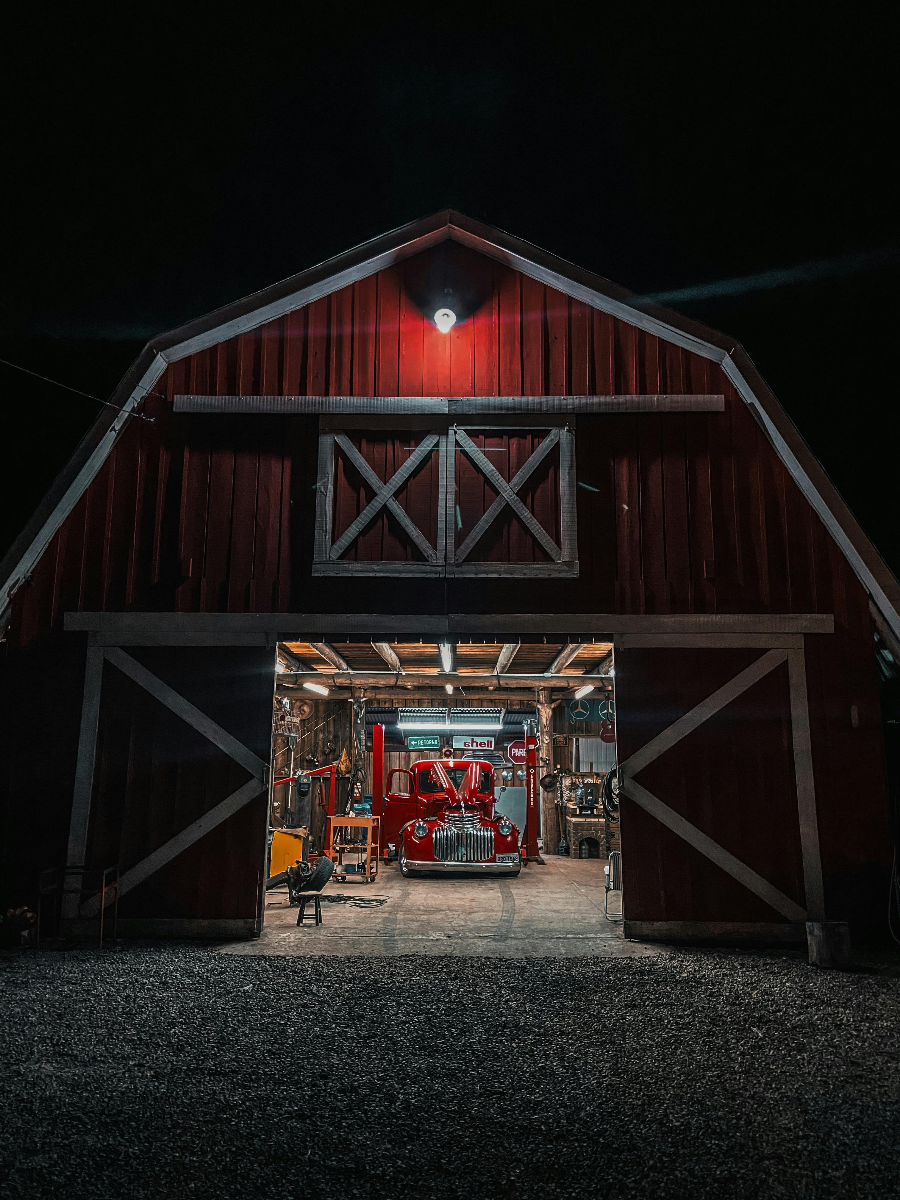 Classic Red Barn Photos, Download The BEST Free Classic Red Barn Stock Photos & HD Images