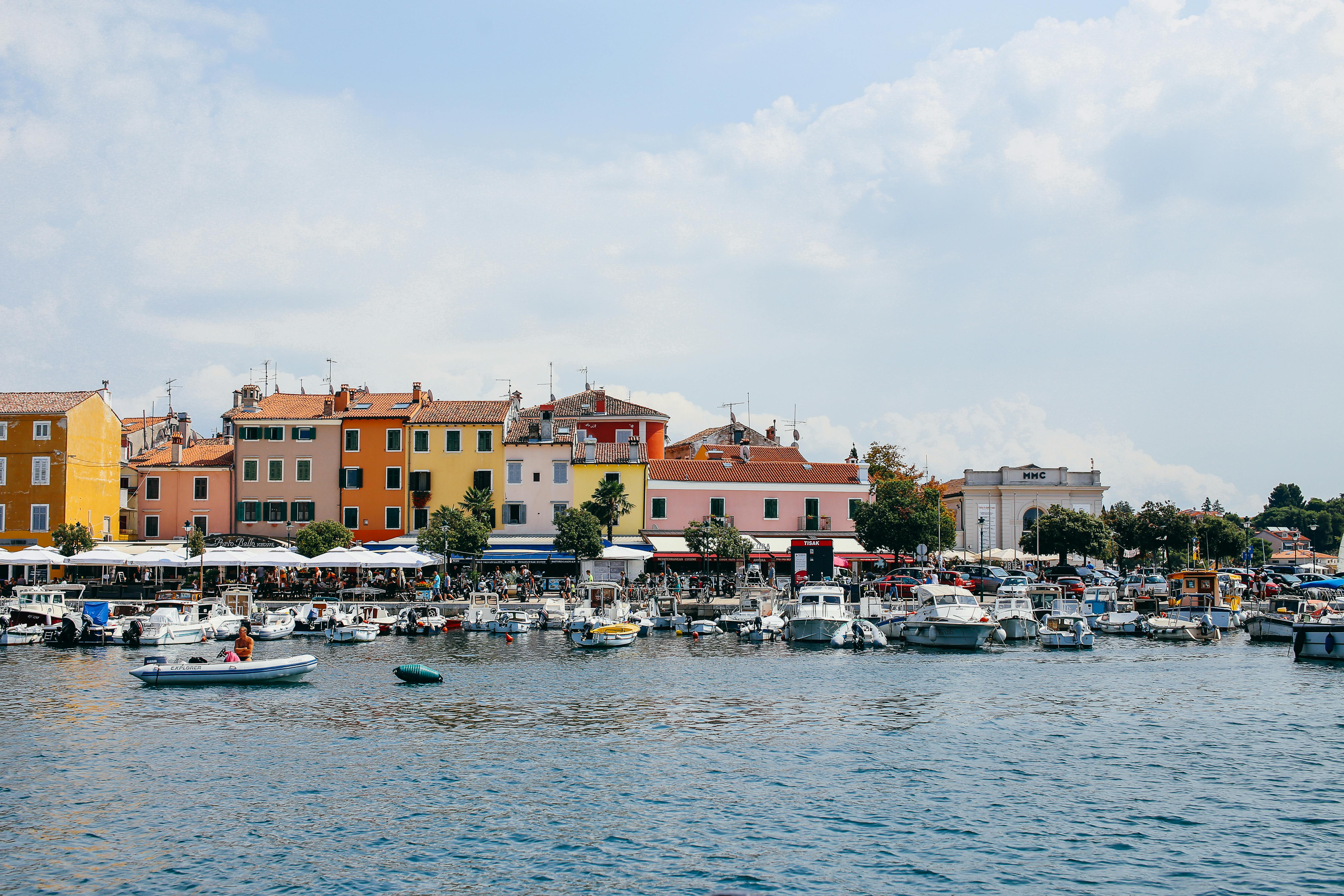Boats in the Marina Bay · Free Stock Photo