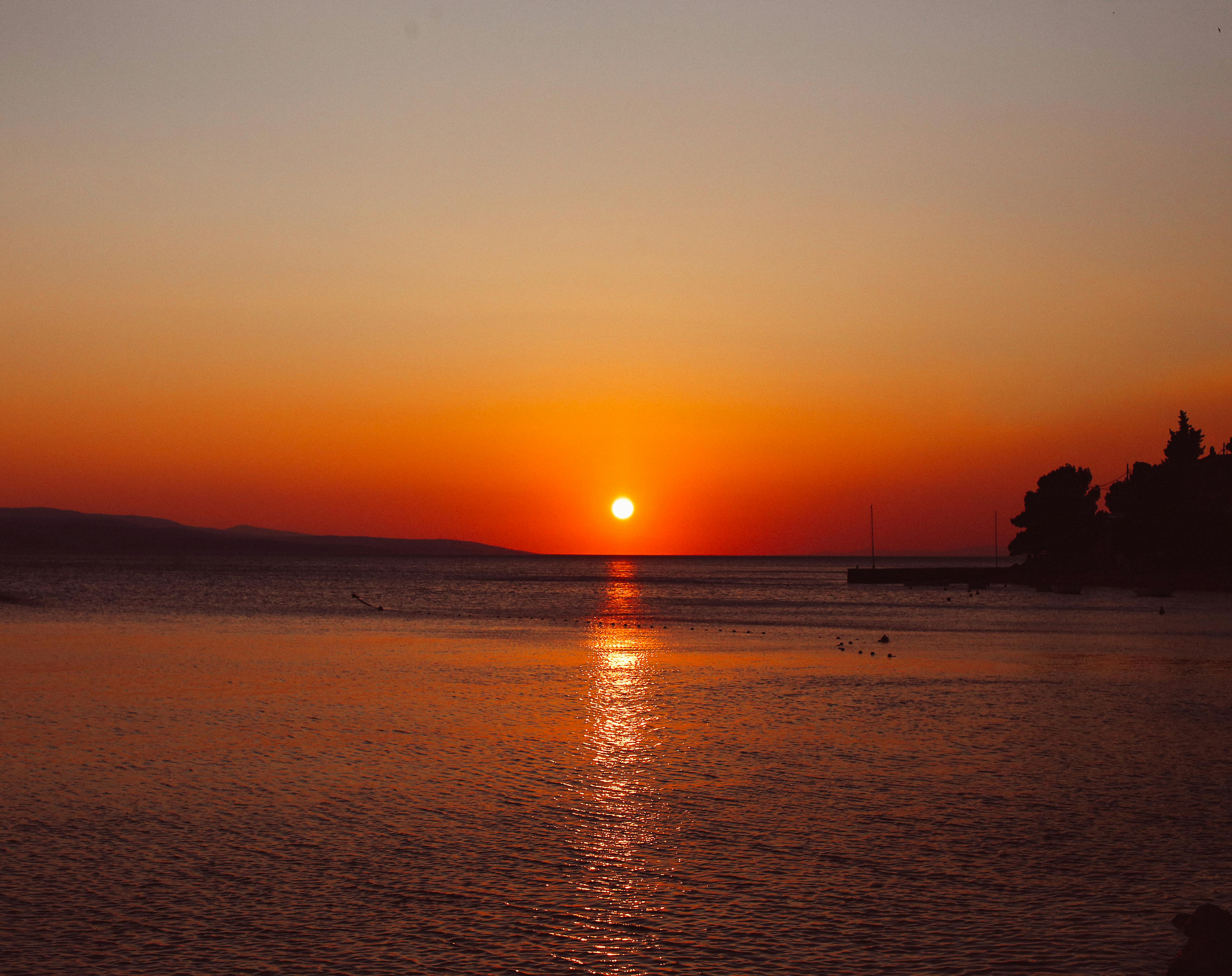 Sun Setting above Water · Free Stock Photo