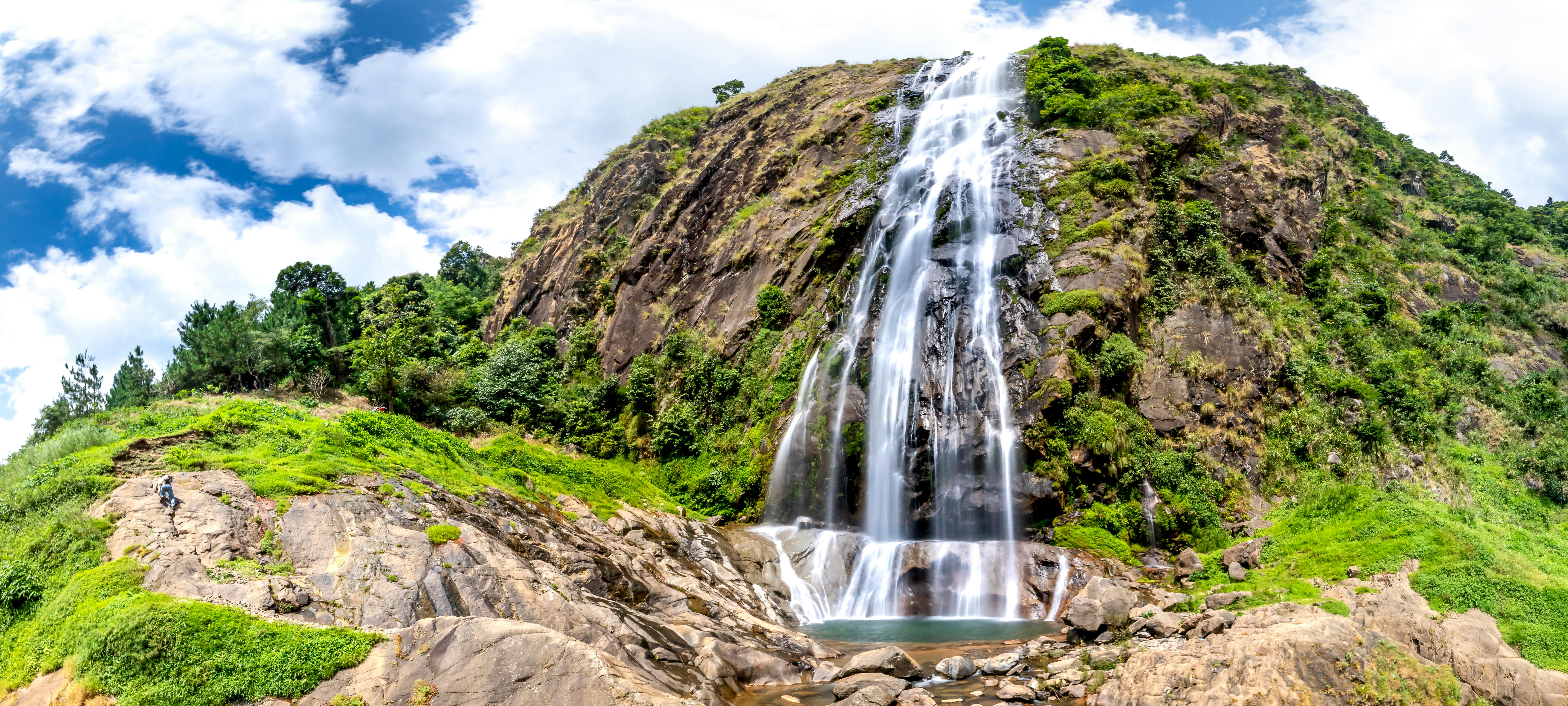 Fast waterfall on mountain with moss in summer · Free Stock Photo