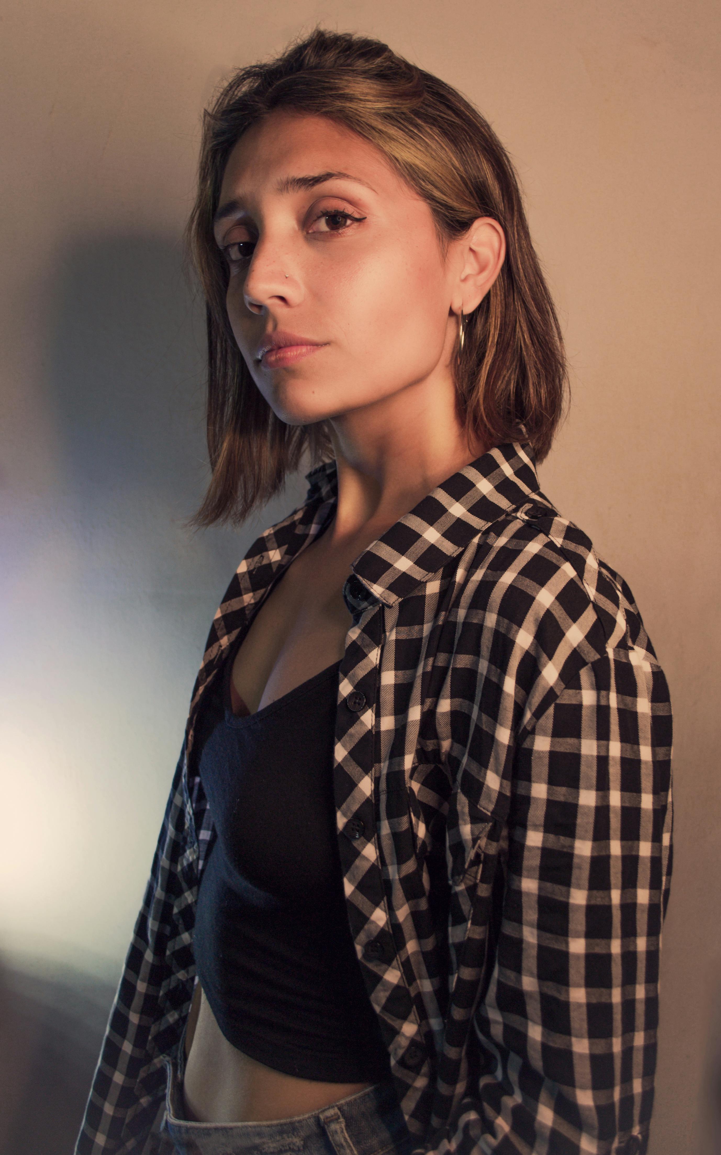 Model With Wall Background Photos, Download The BEST Free Model With ...