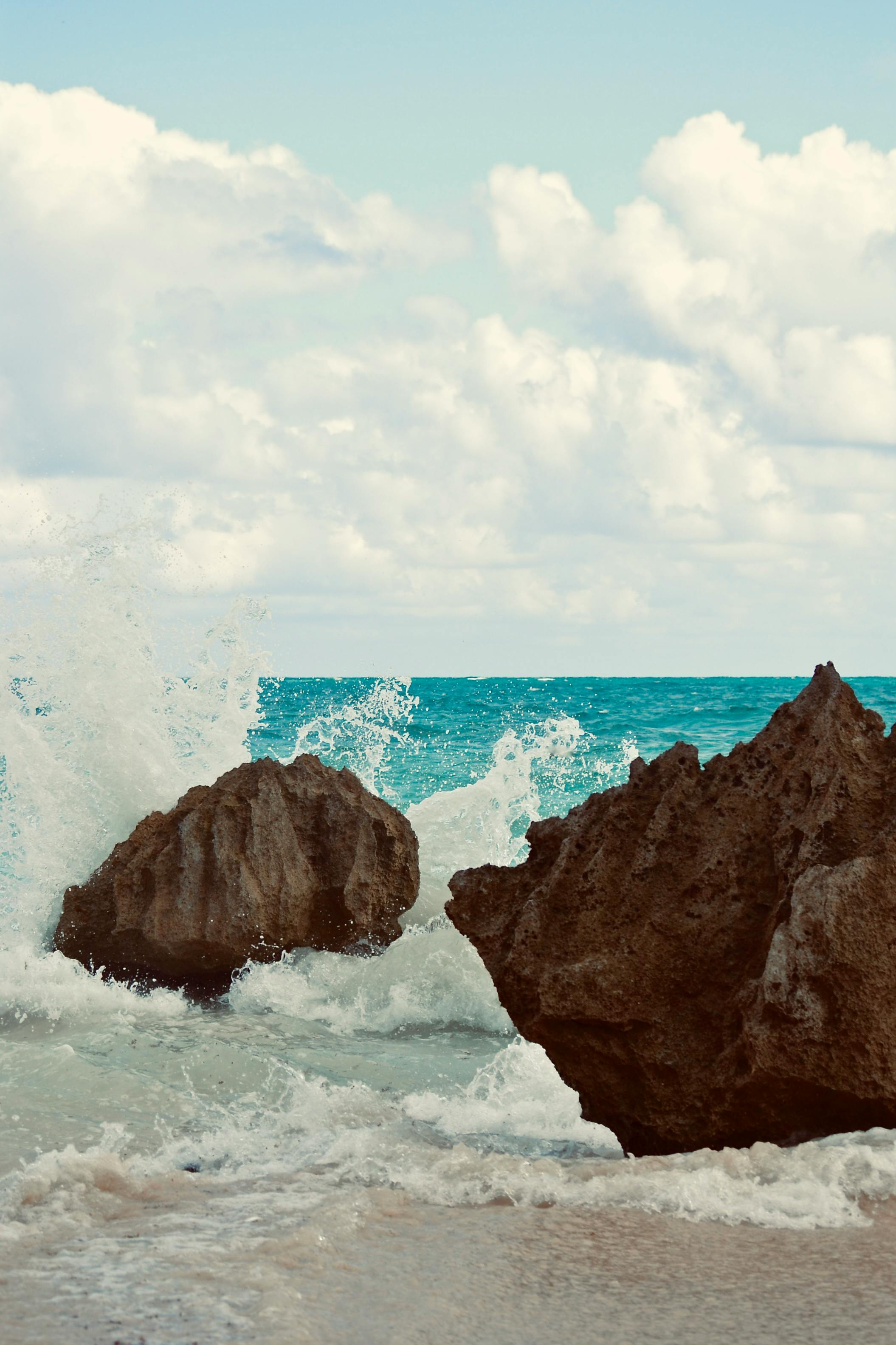 A Close-Up Shot of Crashing Waves · Free Stock Photo