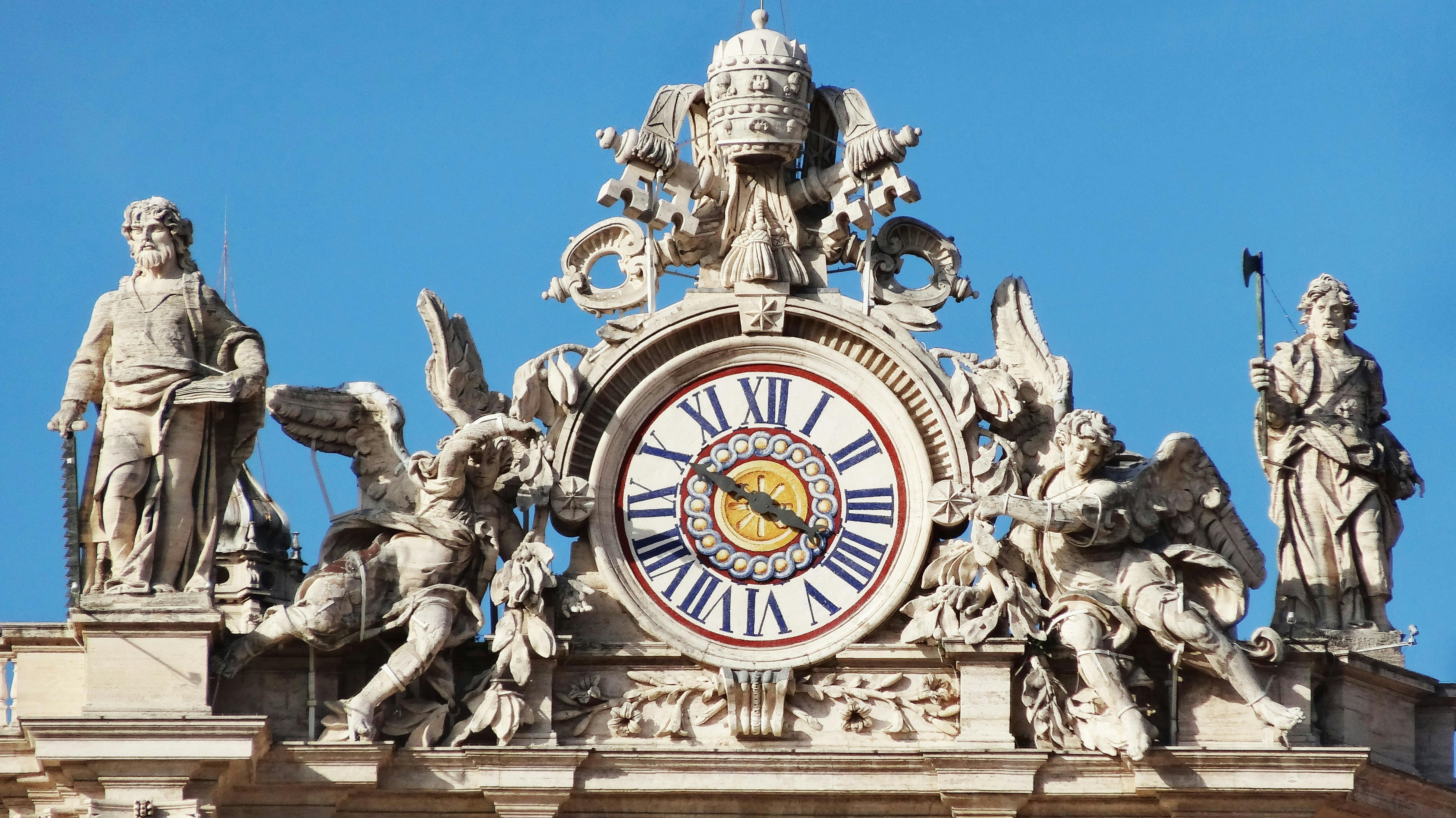 Clock and Sculptures on Building · Free Stock Photo