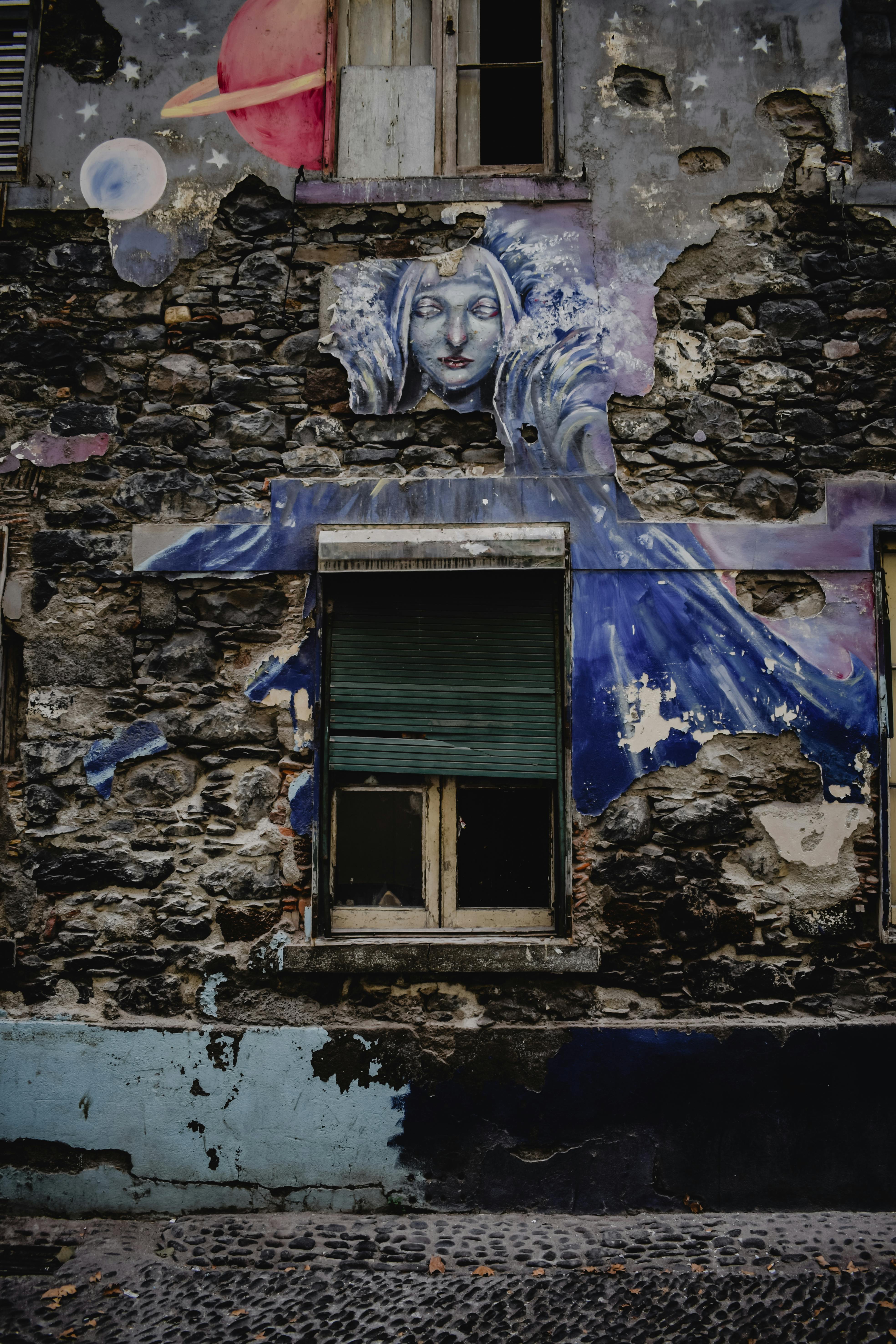Old Building with Graffiti on Wall · Free Stock Photo