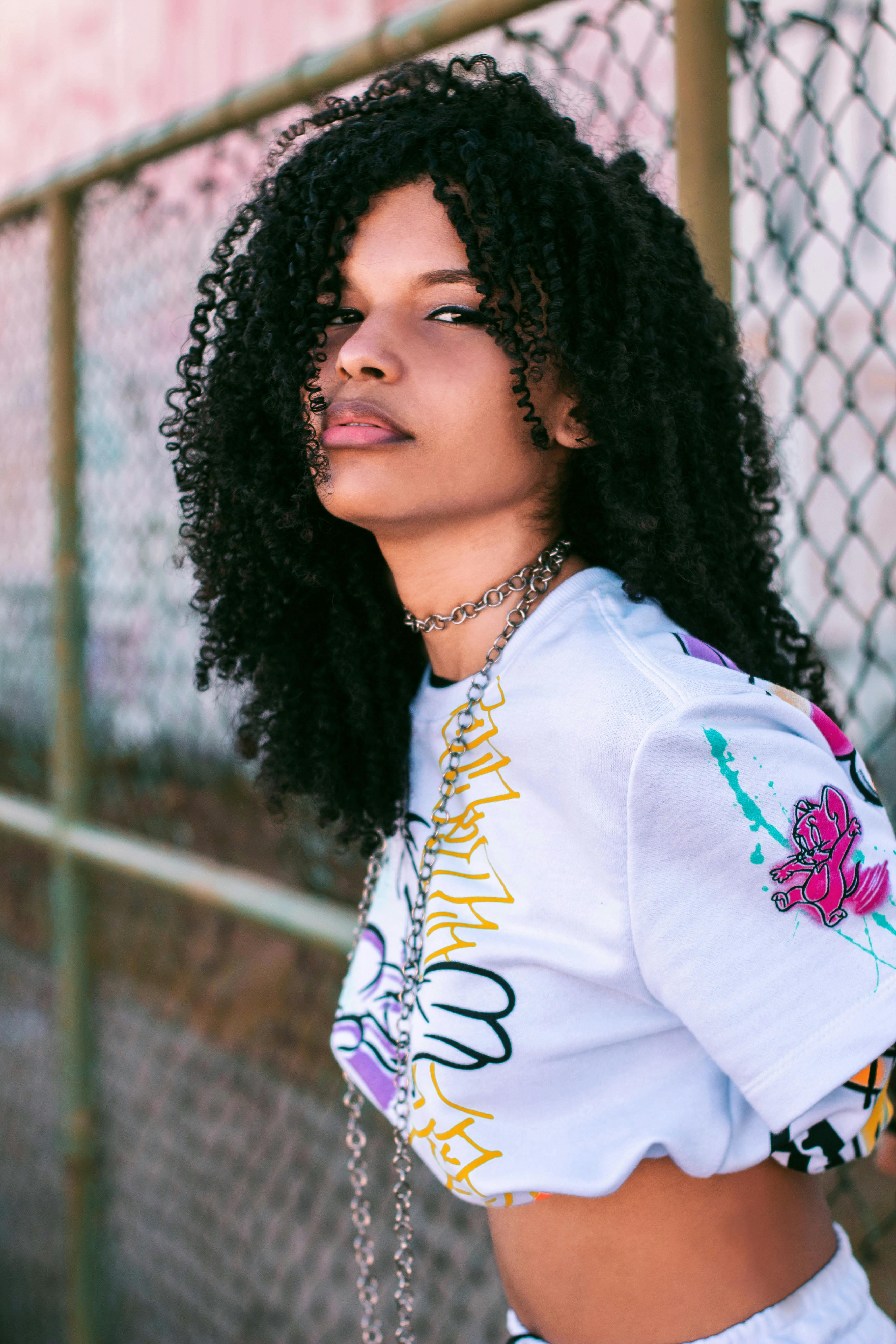 Confident diverse couple in similar clothes · Free Stock Photo