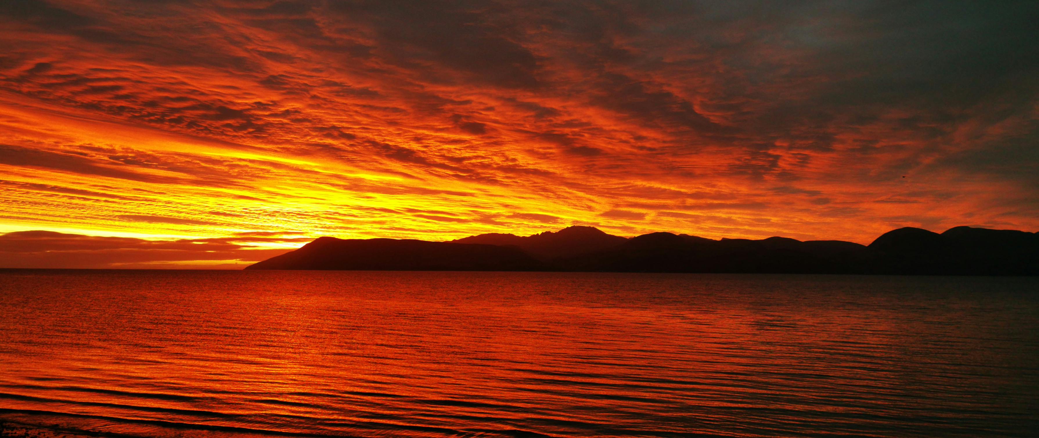 Wide Angle Shot of the Sunset in the Mountains and Sea · Free Stock Photo