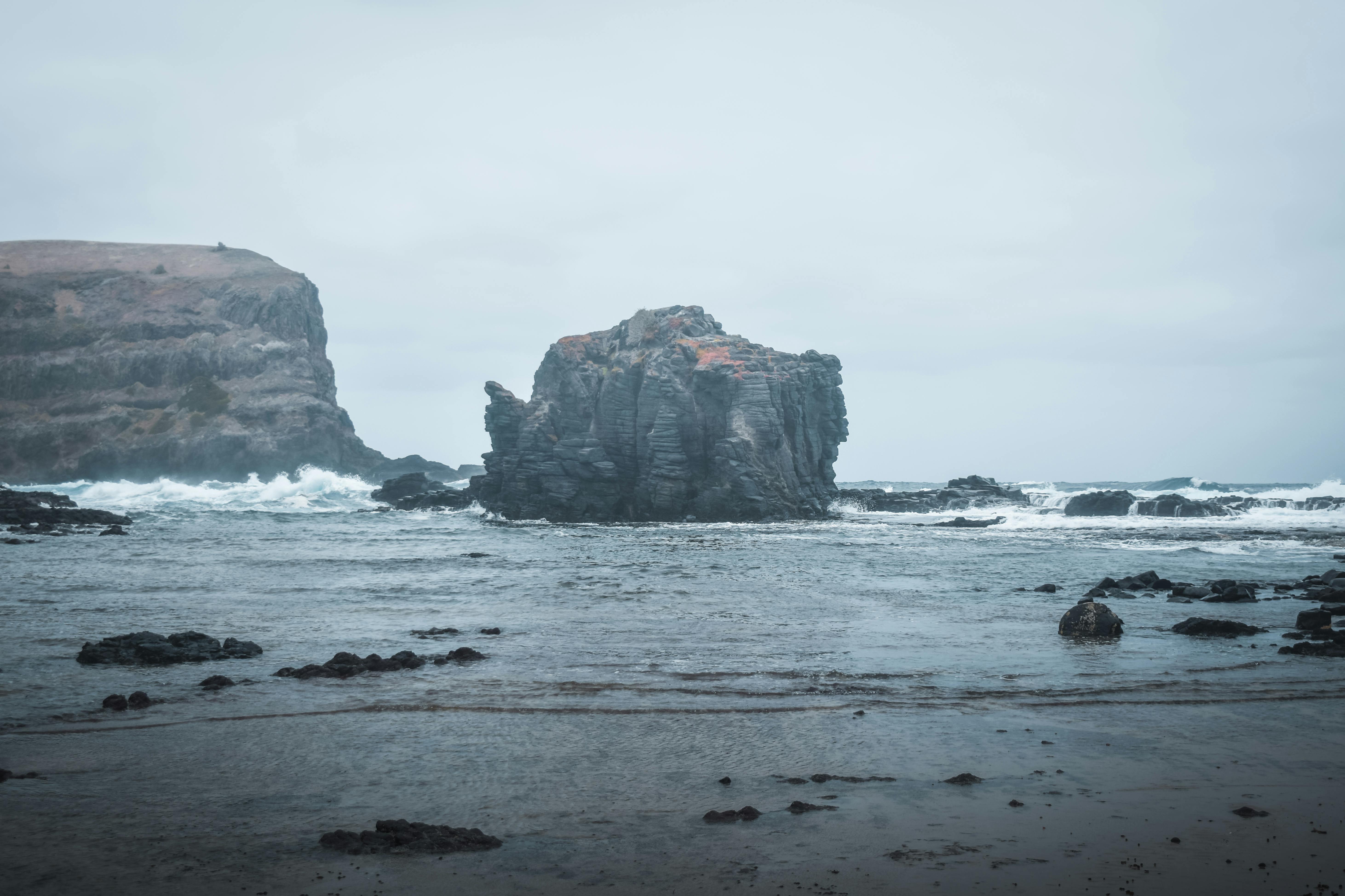 Rock Formation on Seacoast · Free Stock Photo