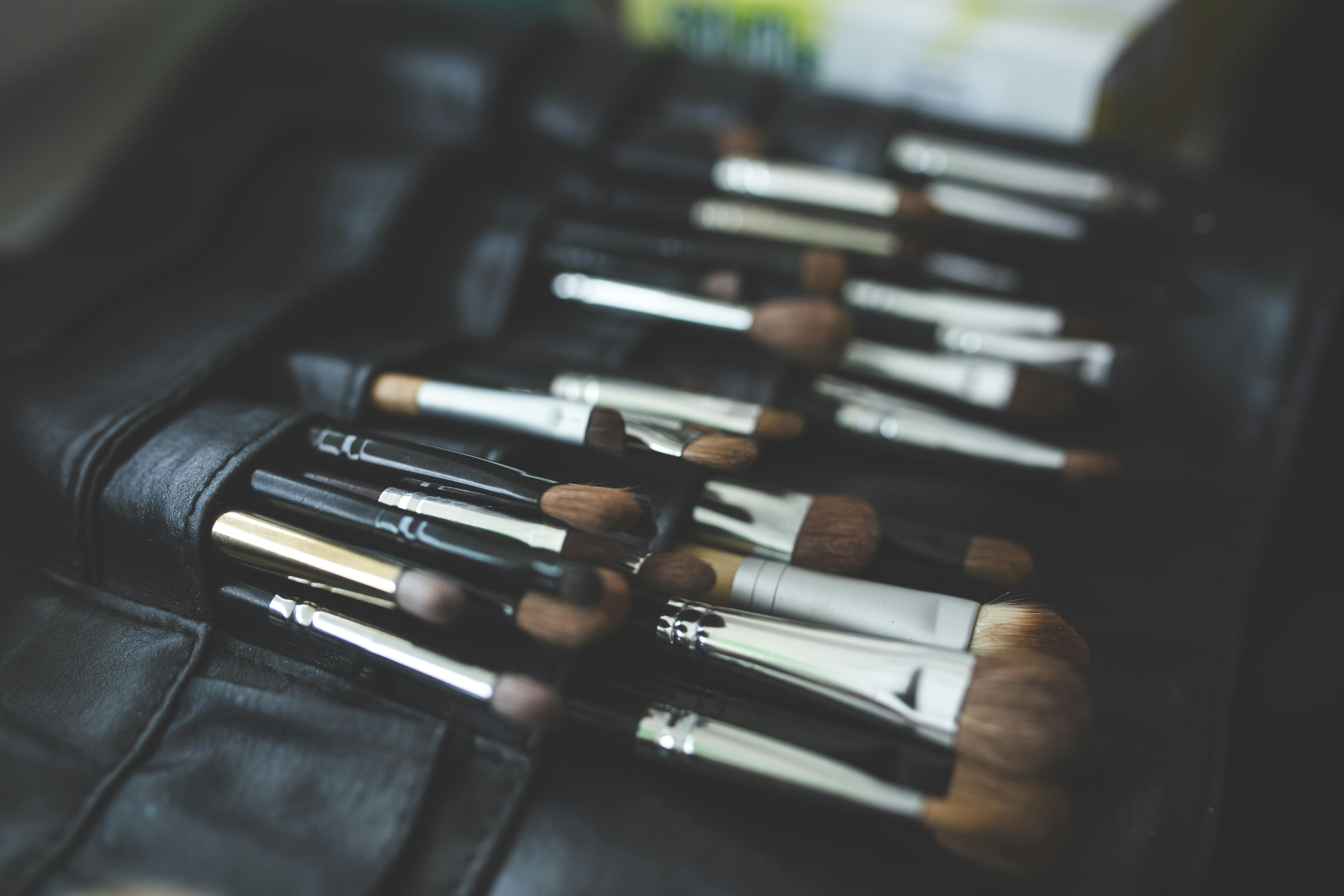 Professional make-up tools · Free Stock Photo