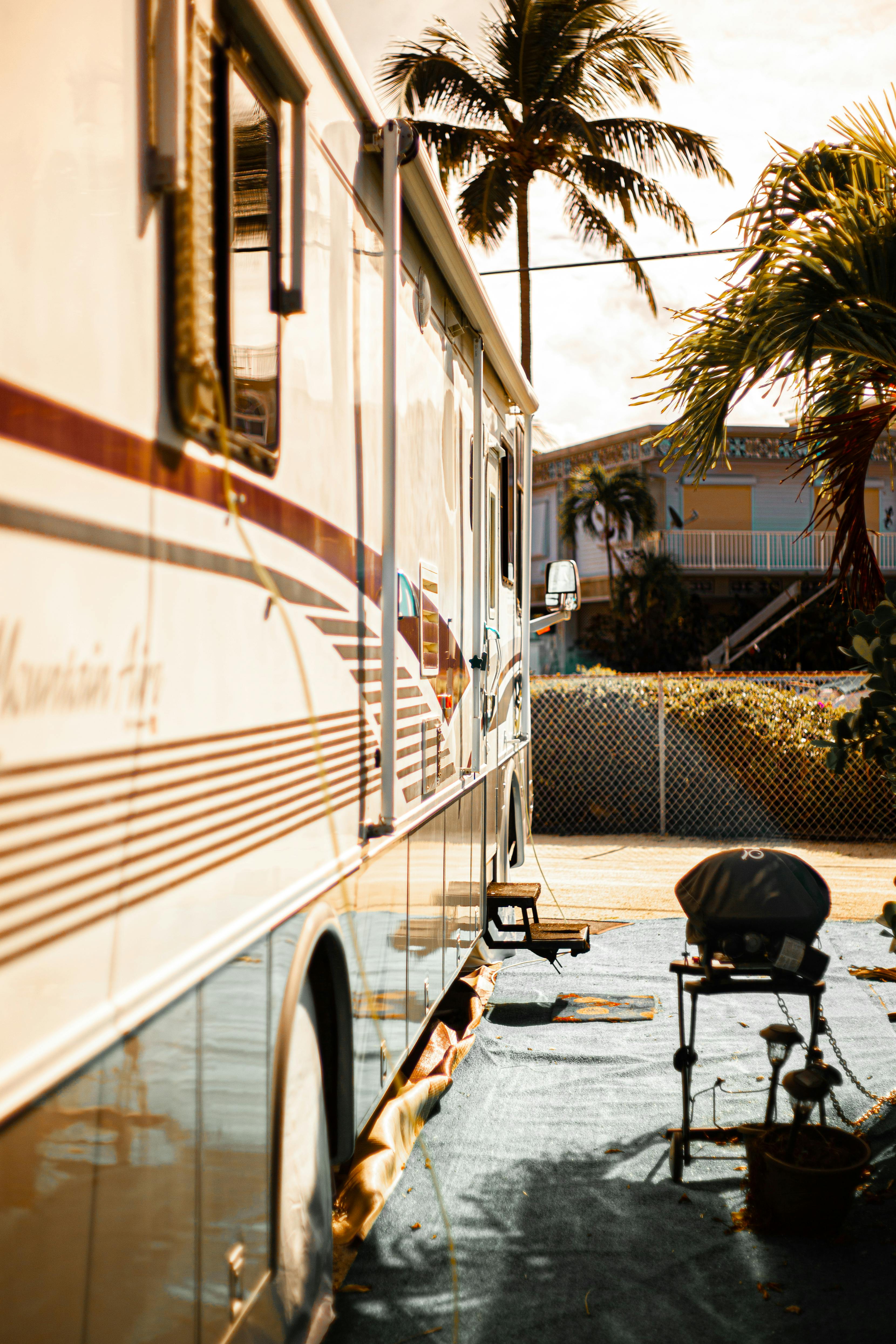 Rv near Palm Trees · Free Stock Photo