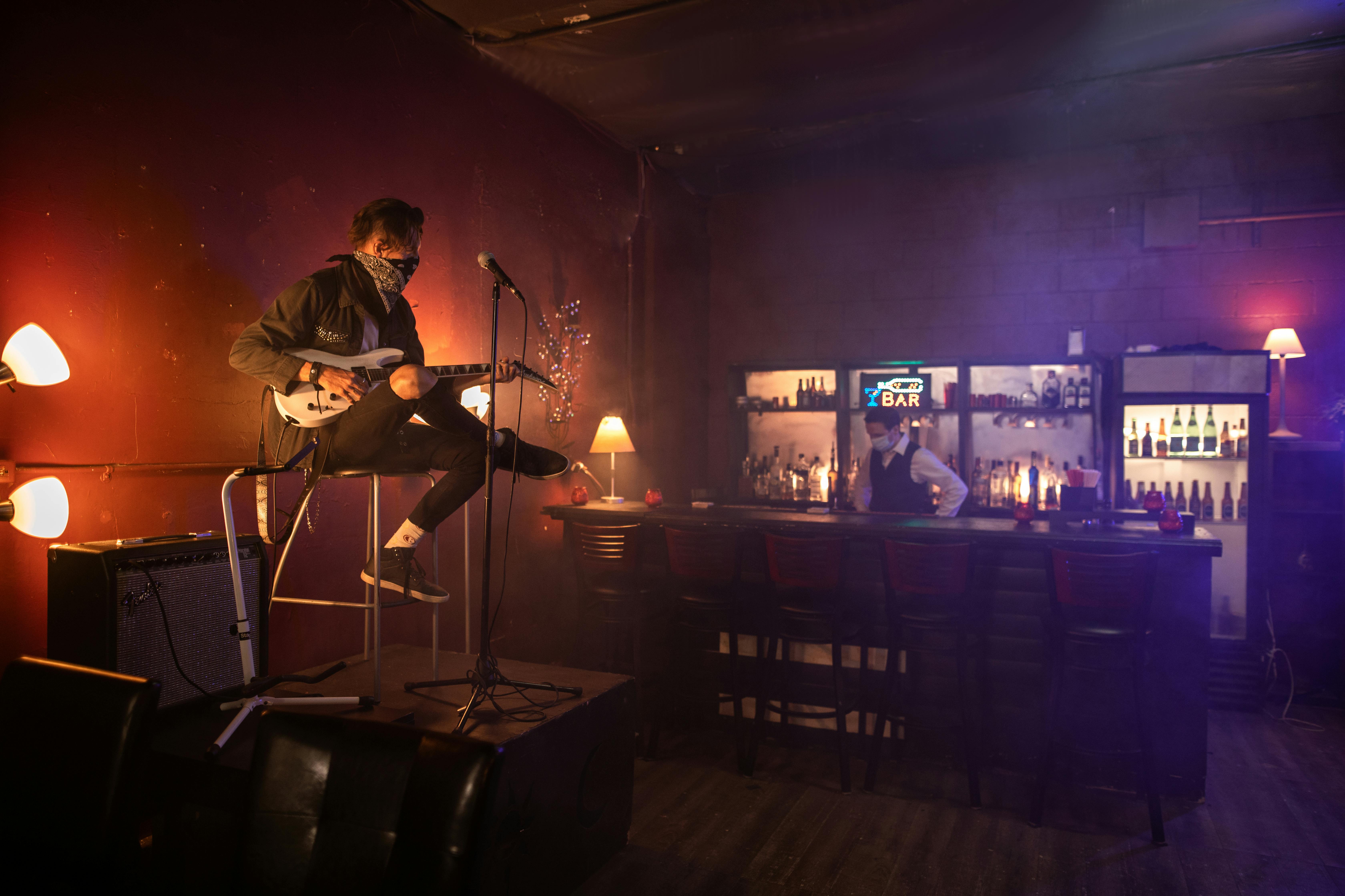 Bar Singer Photos, Download The BEST Free Bar Singer Stock Photos & HD ...