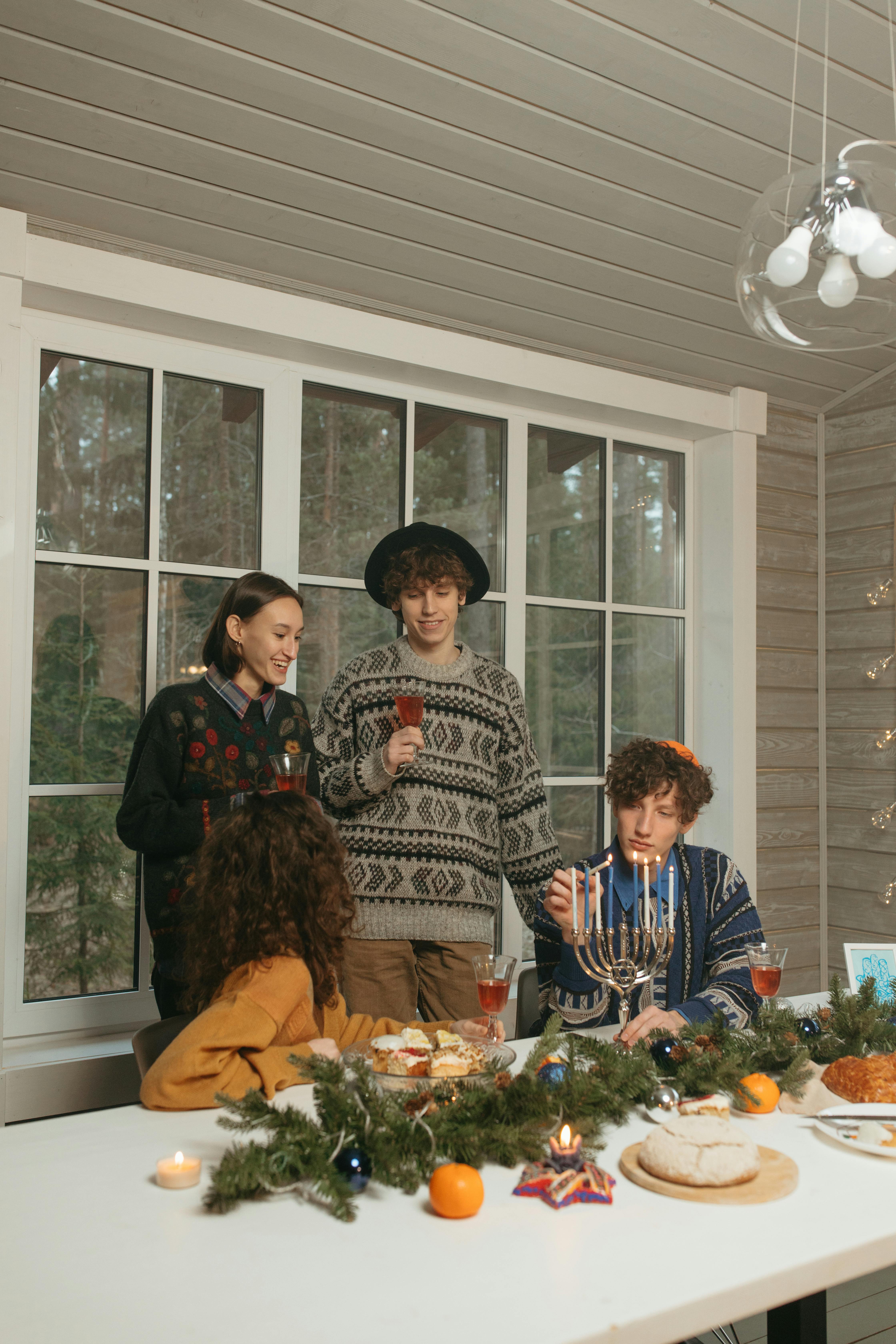 People by the Table · Free Stock Photo