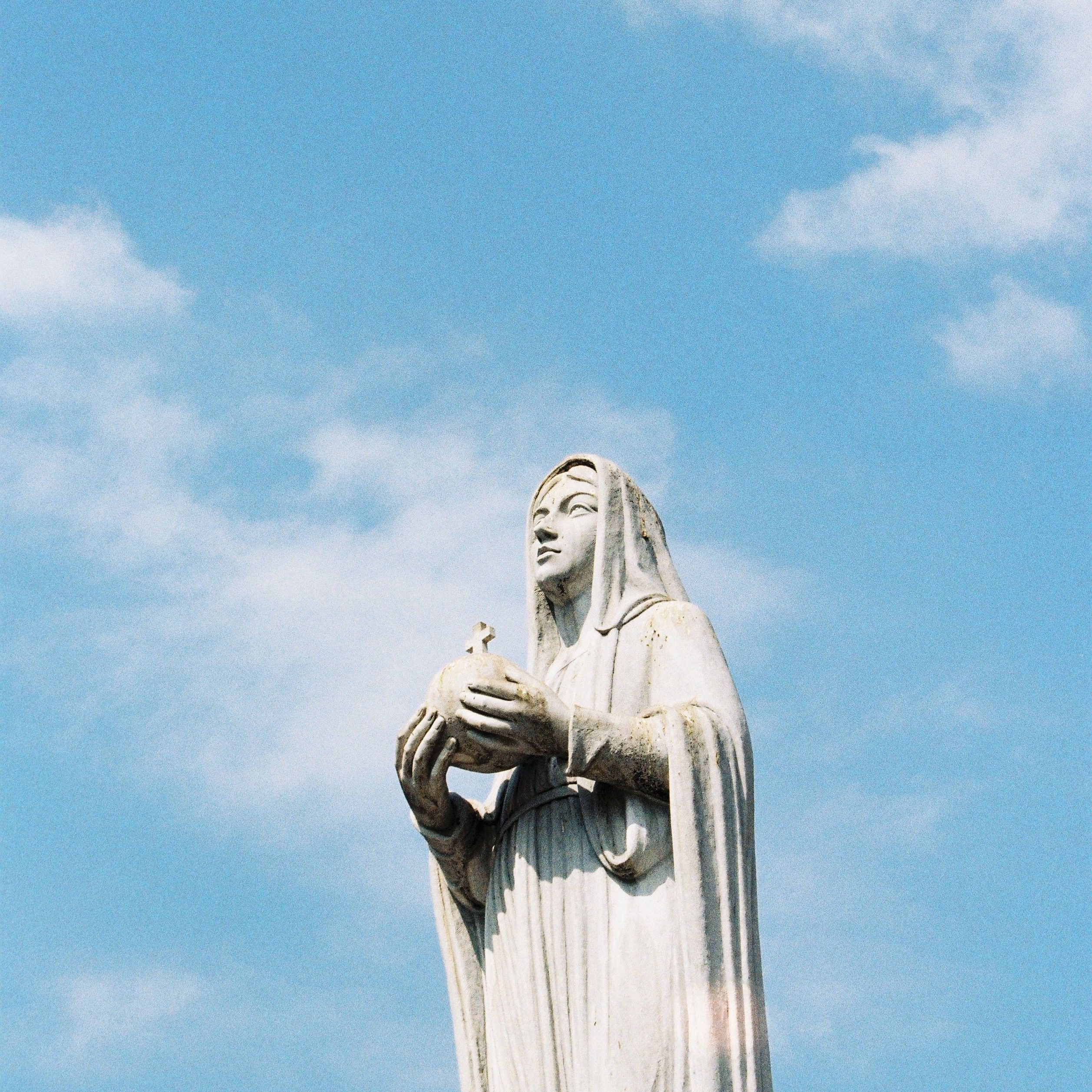 White Concrete Statue of Virgin Mary · Free Stock Photo