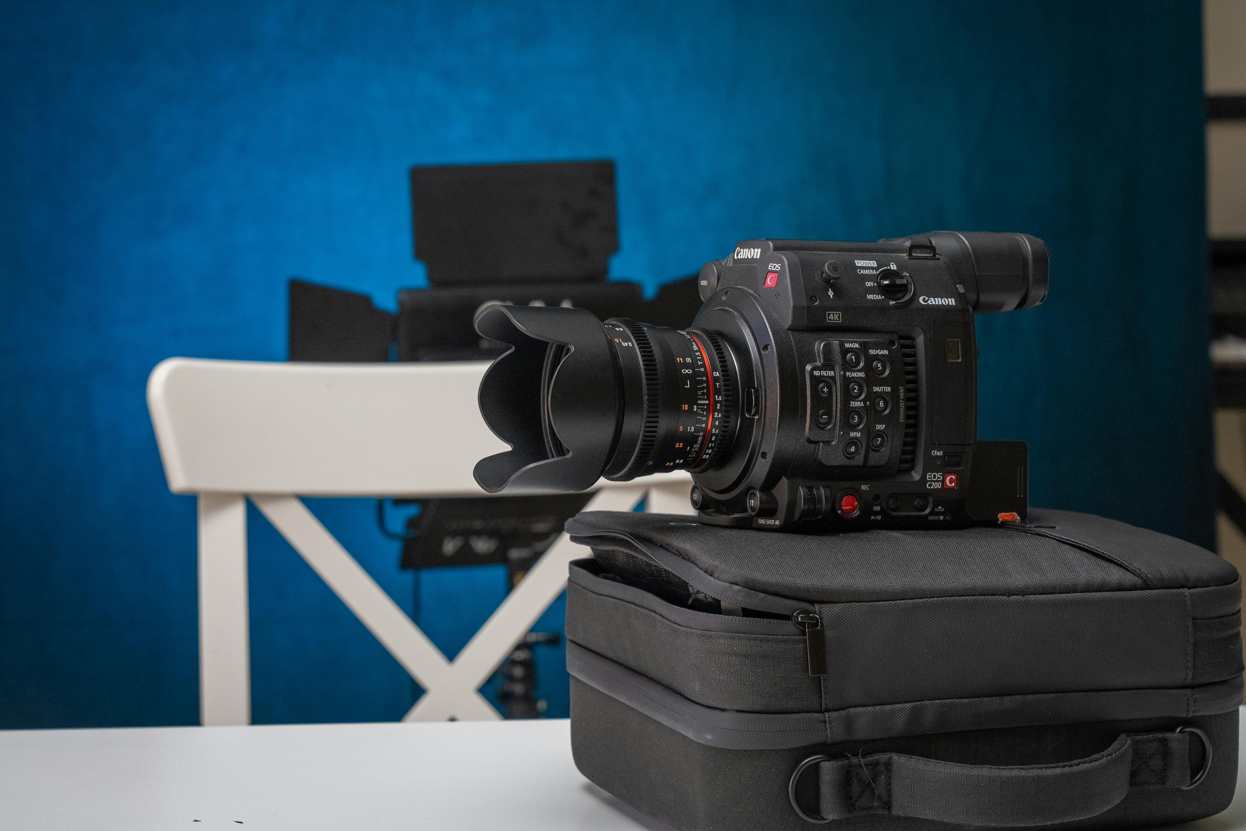 Black and Gray Dslr Camera With Lens · Free Stock Photo