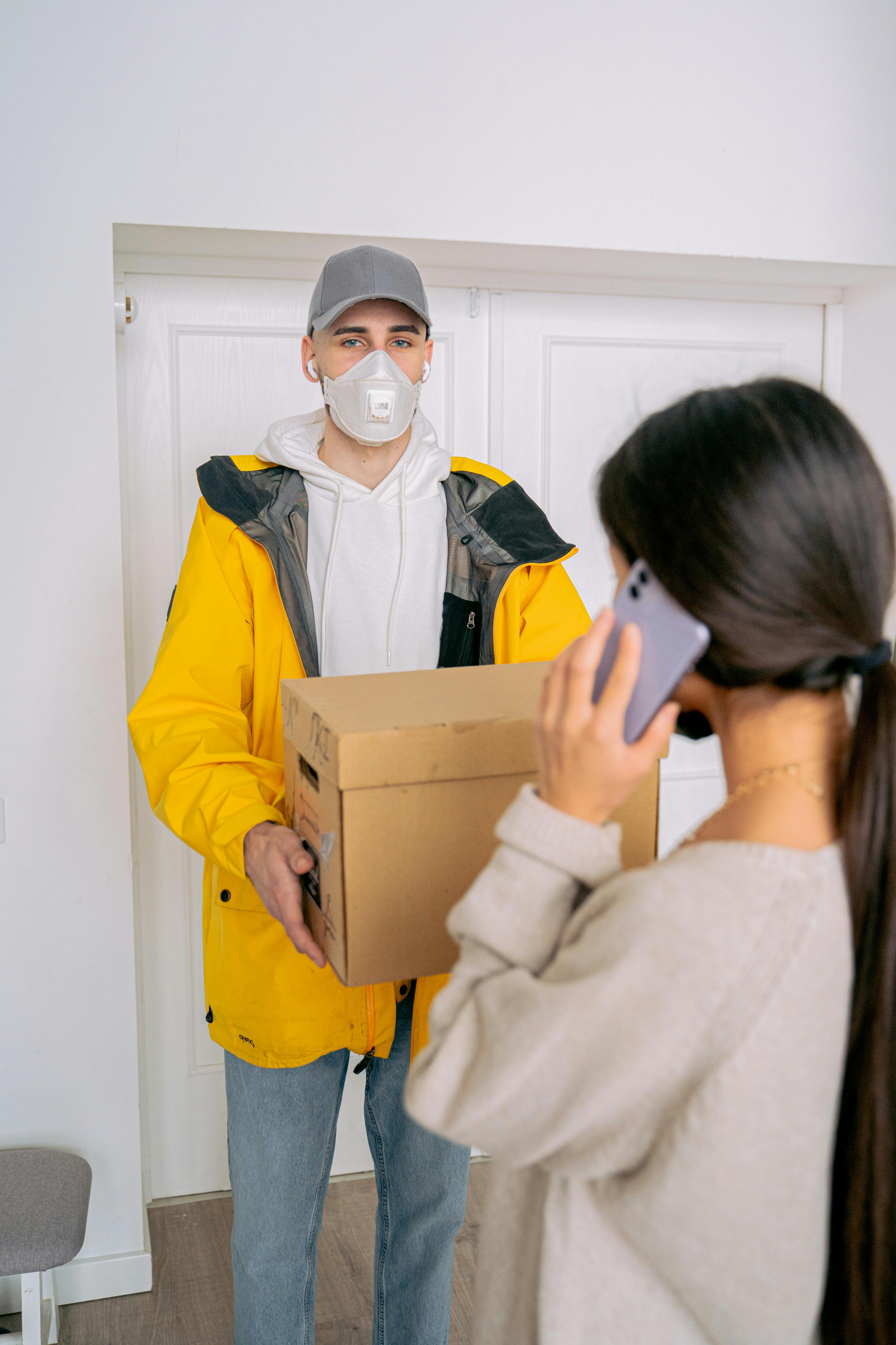 298,999+ Best Free Delivery man Stock Photos & Images · 100% Royalty ...