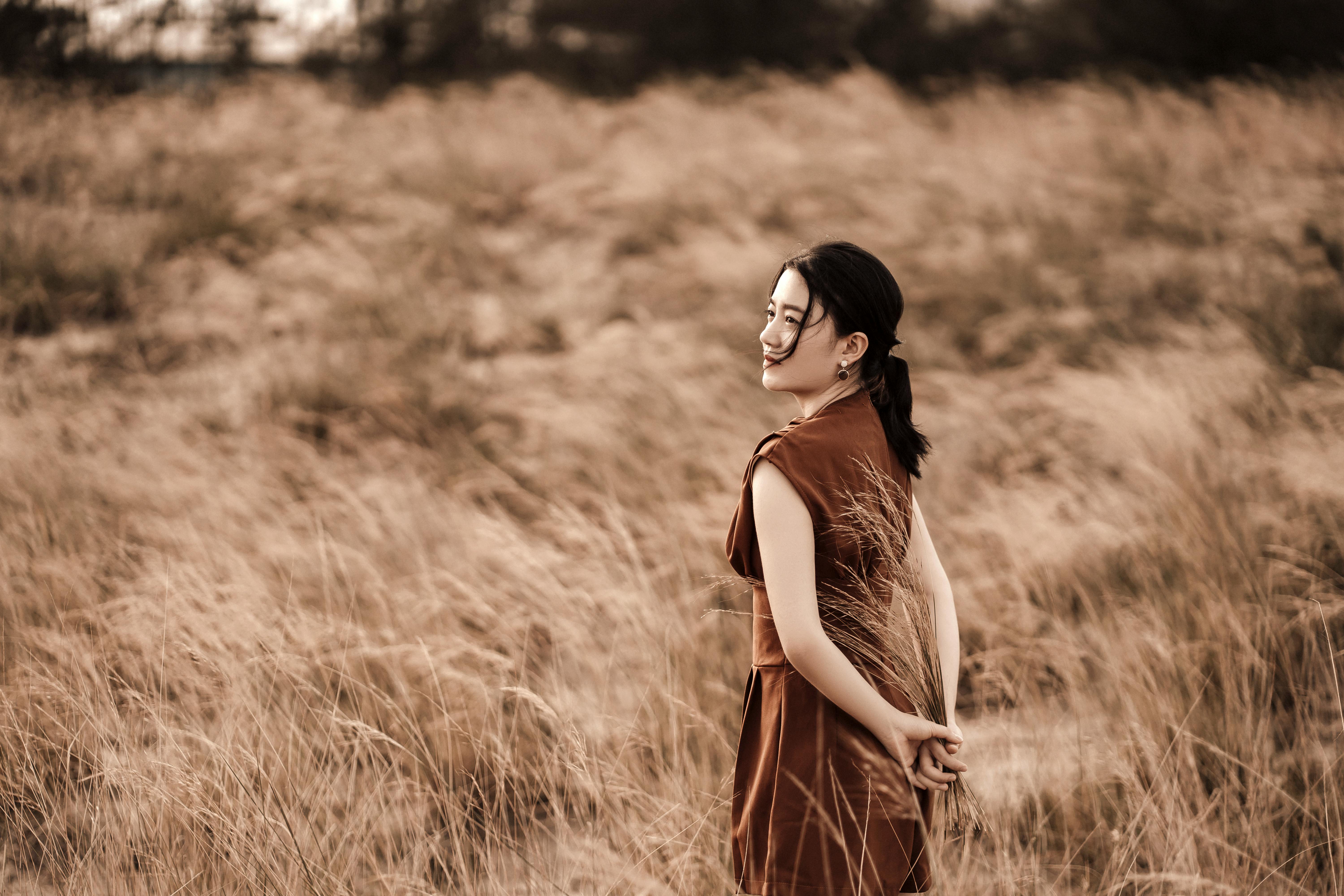 Charming Asian woman contemplating nature in countryside field · Free ...