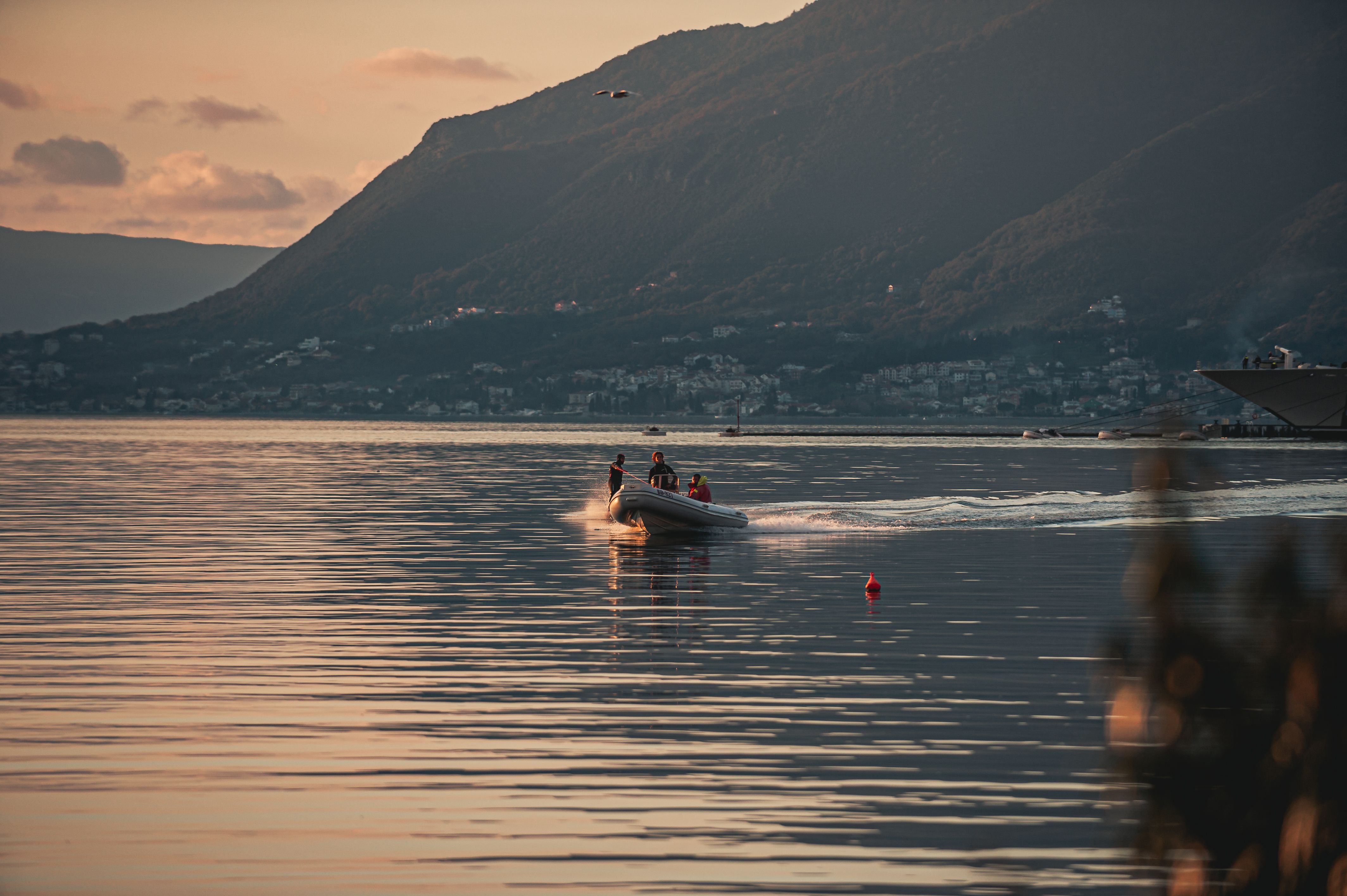 People Riding on a Speedboat · Free Stock Photo