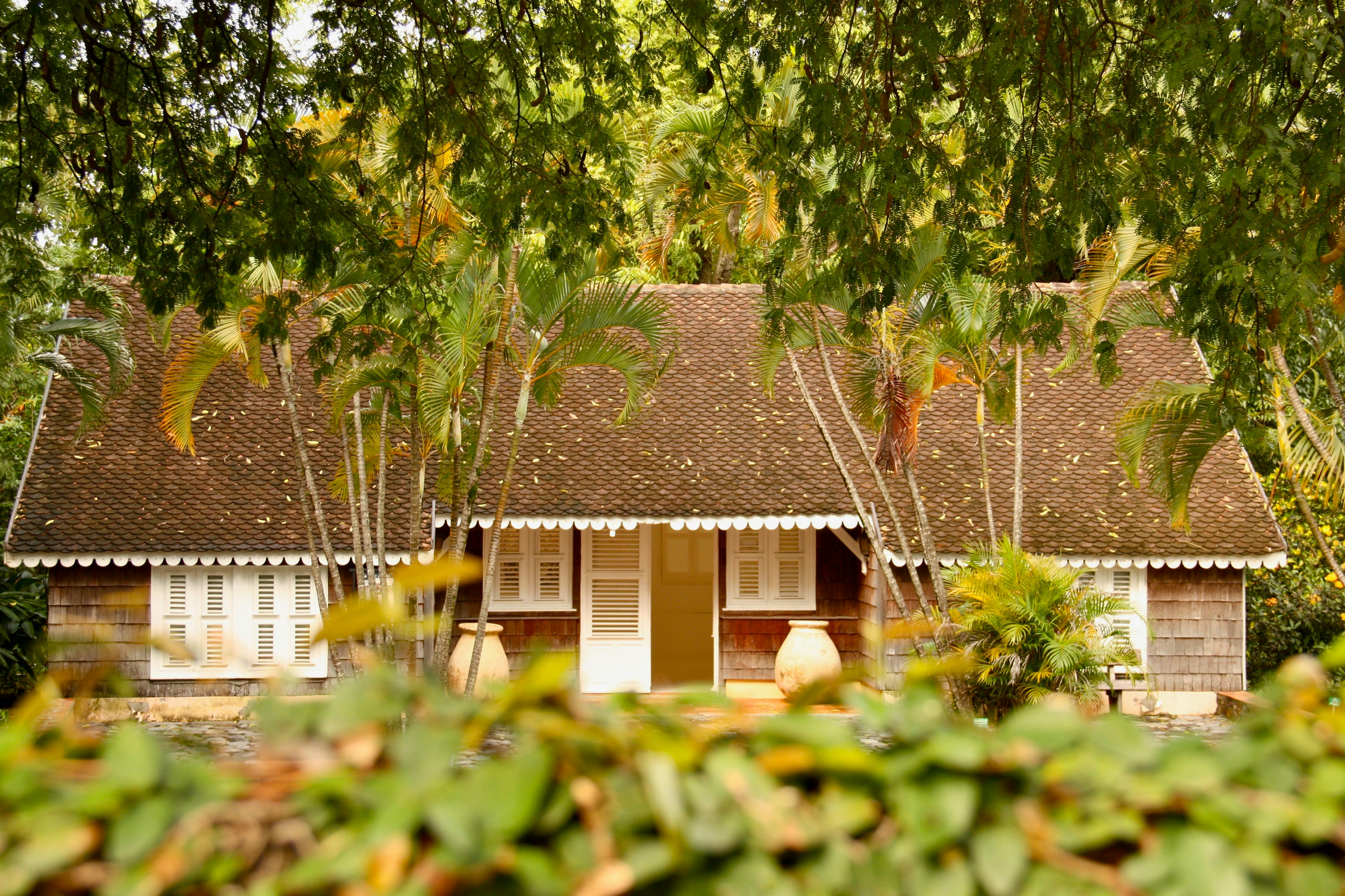 Facade of a Bungalow House · Free Stock Photo