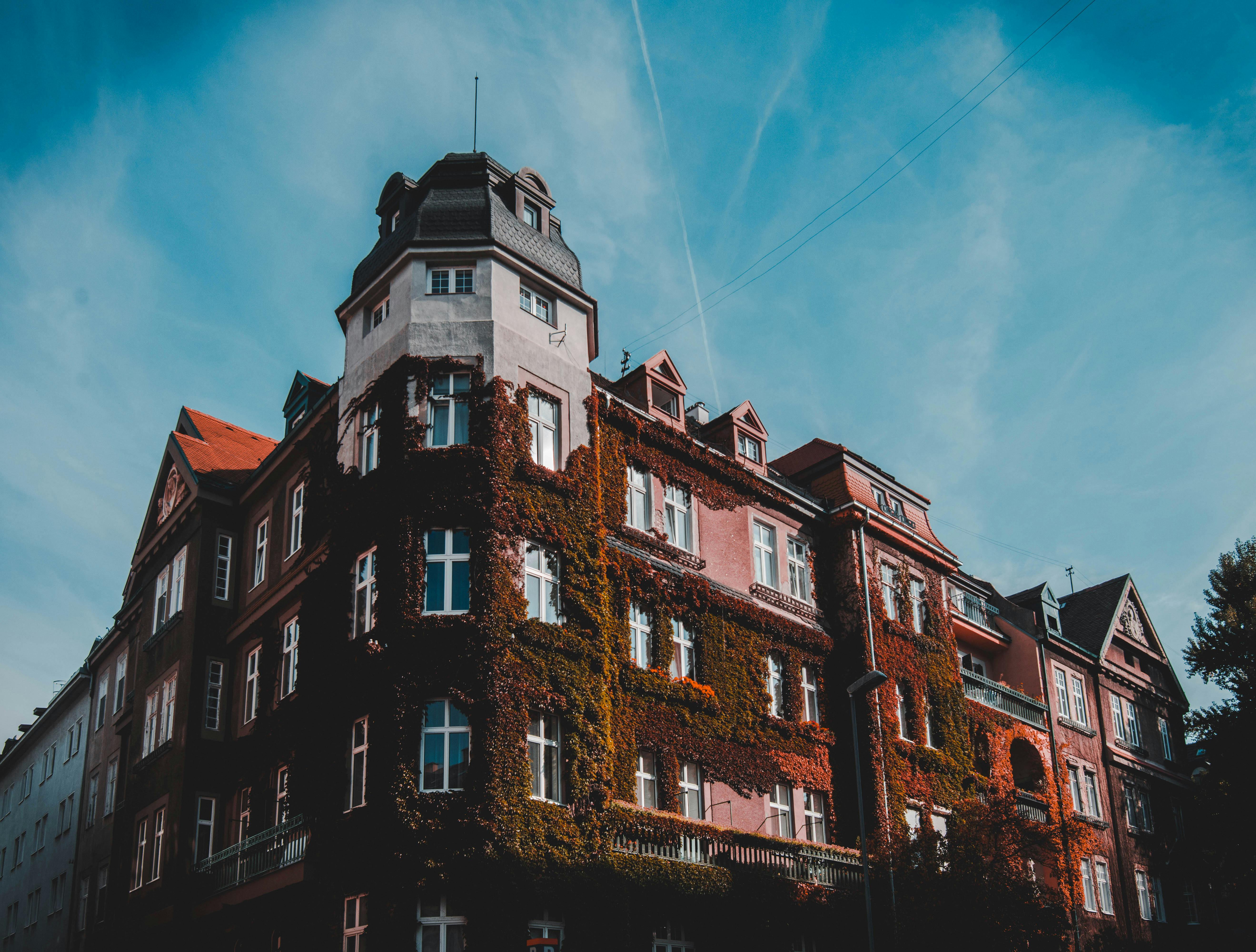 White Building · Free Stock Photo