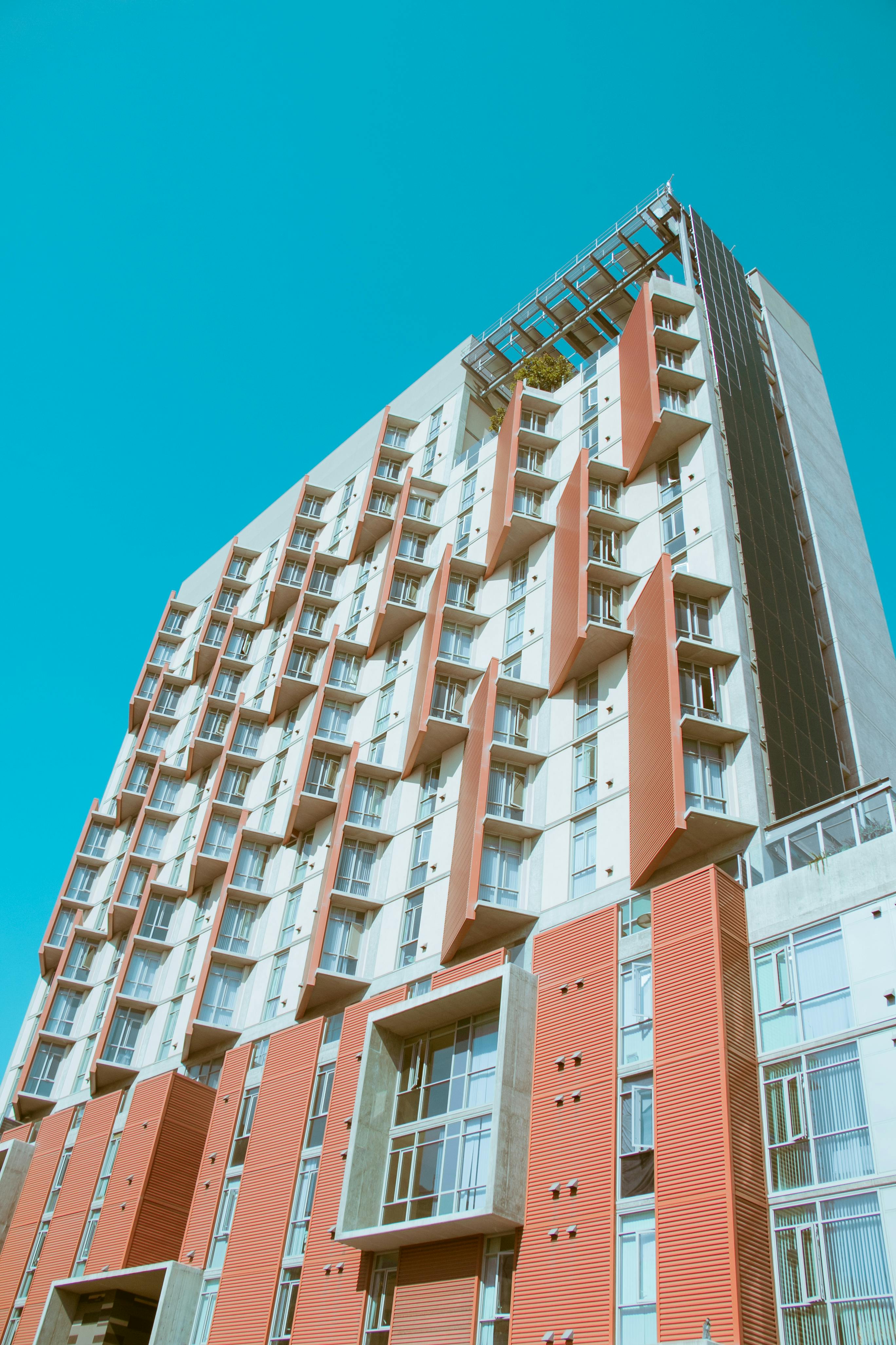 White Concrete Building · Free Stock Photo