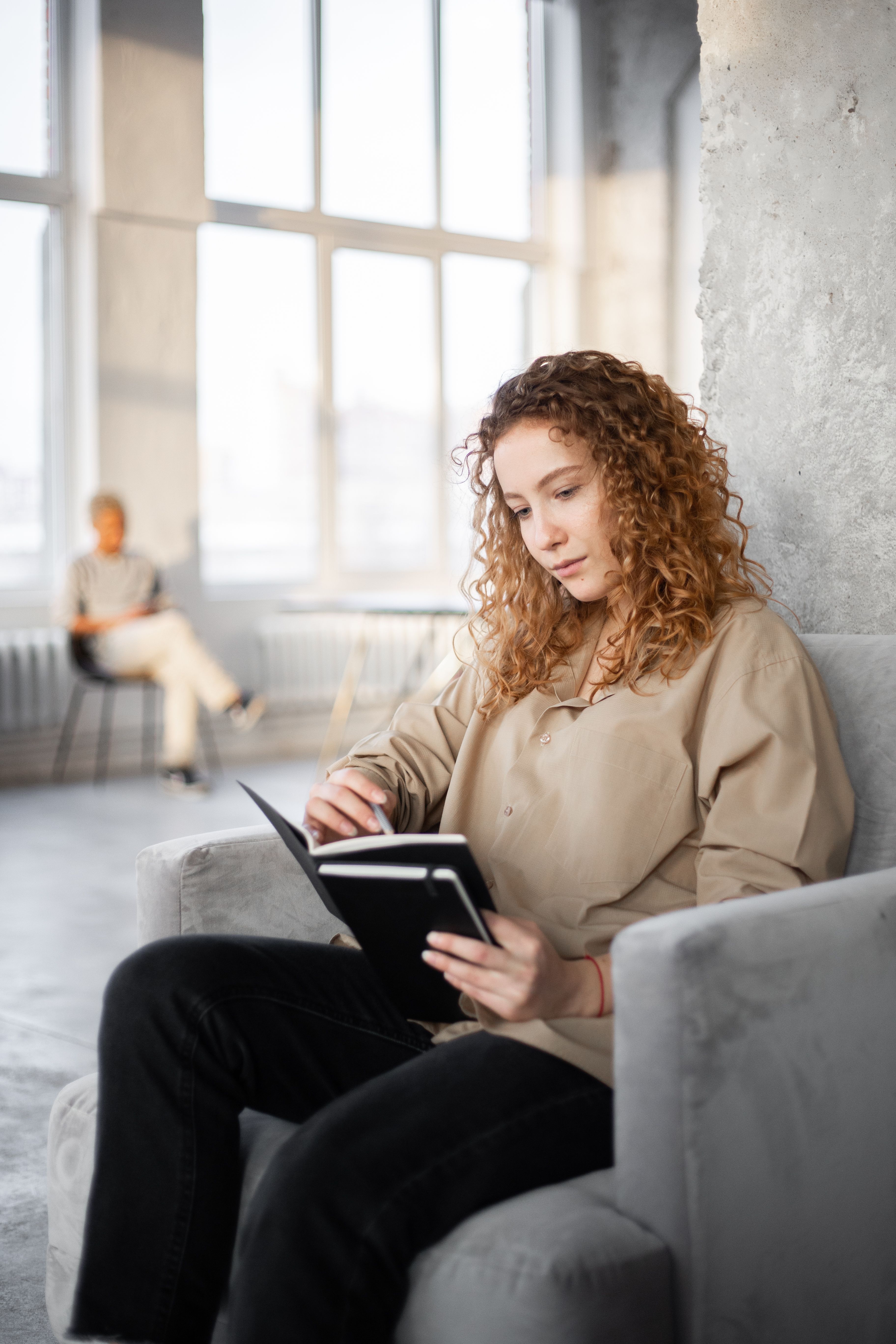 Crop estate agent working with computer in office · Free Stock Photo