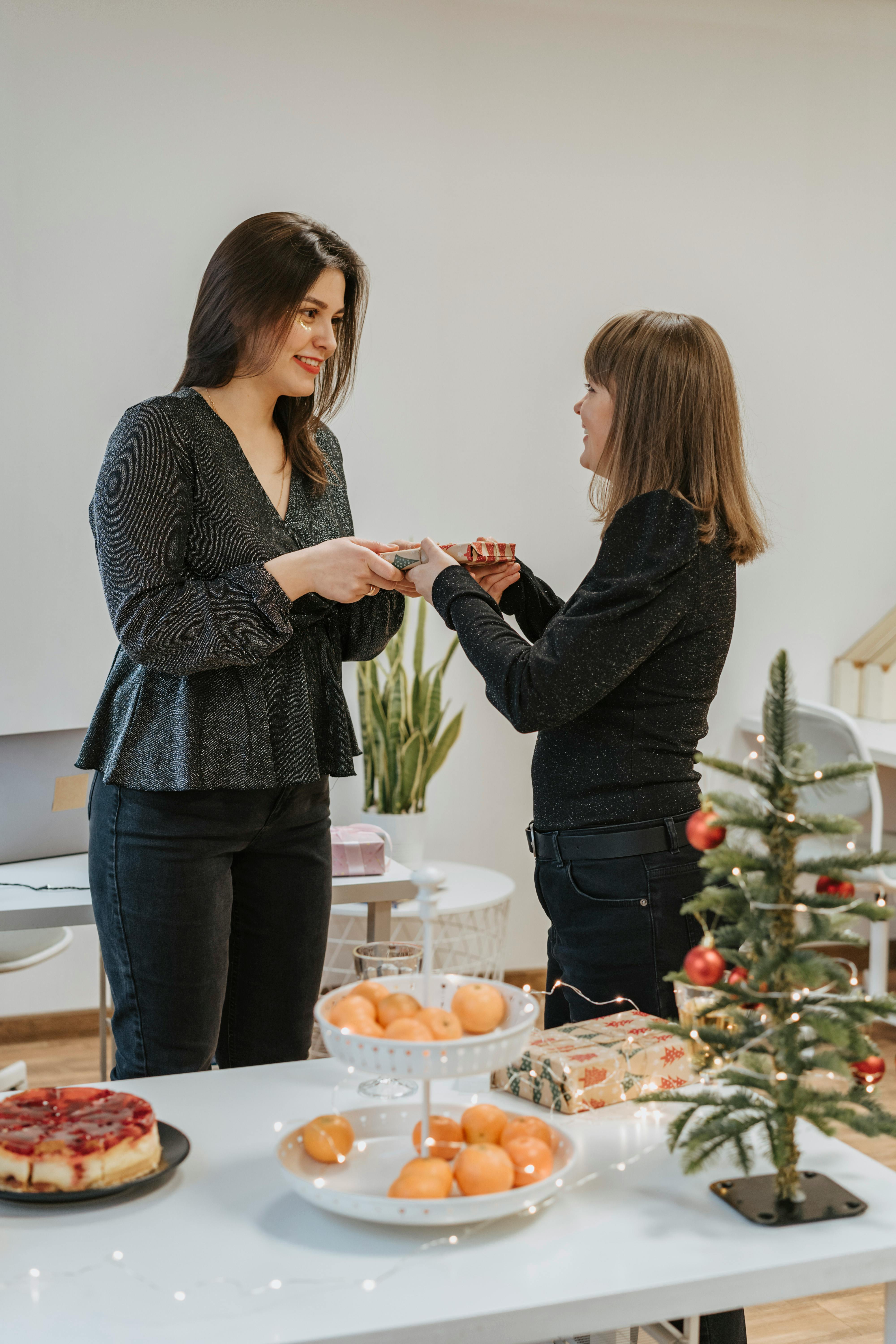 Friends Giving Gift Photos, Download The BEST Free Friends Giving Gift ...