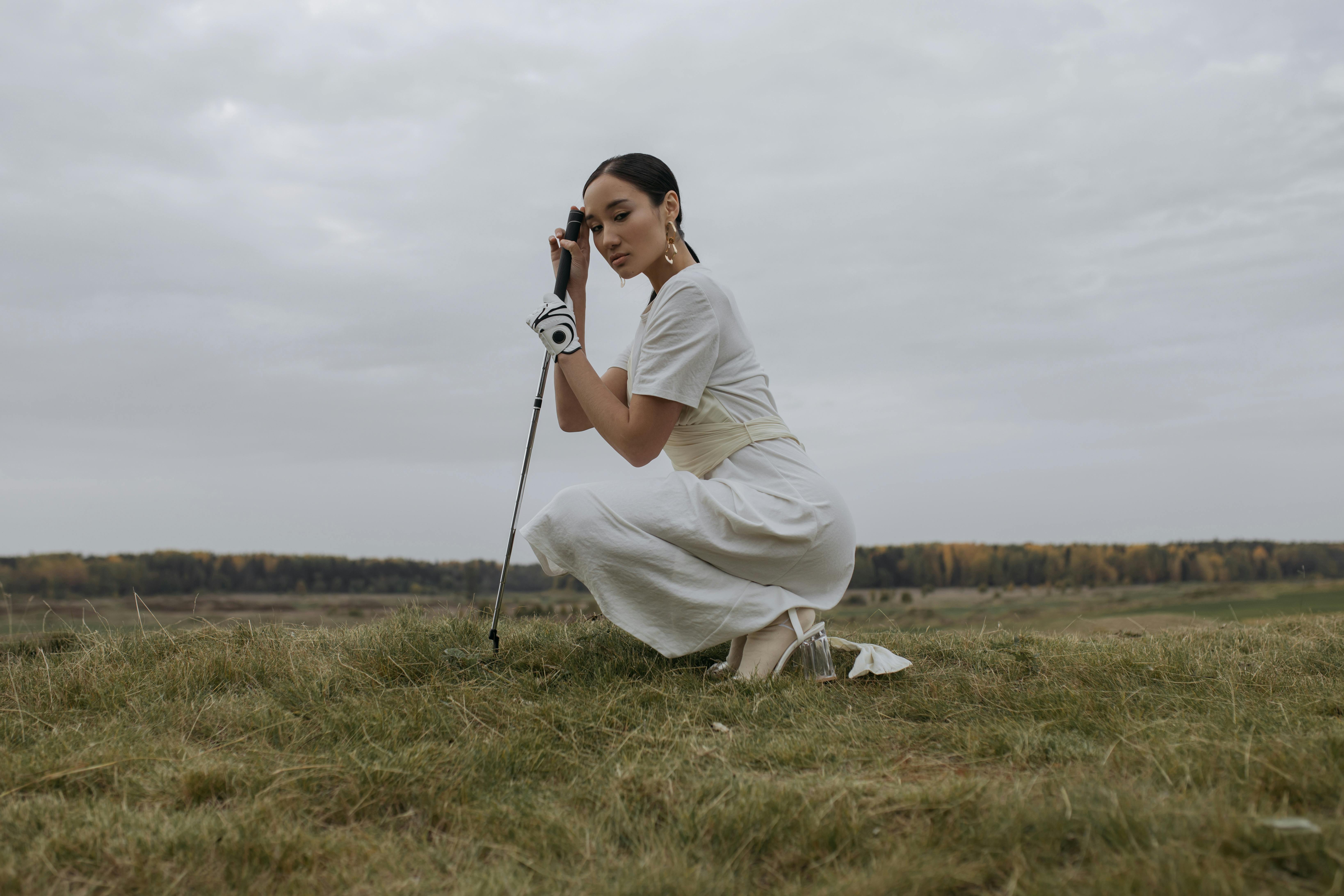 Female Golfer Sitting Photos, Download The BEST Free Female Golfer ...