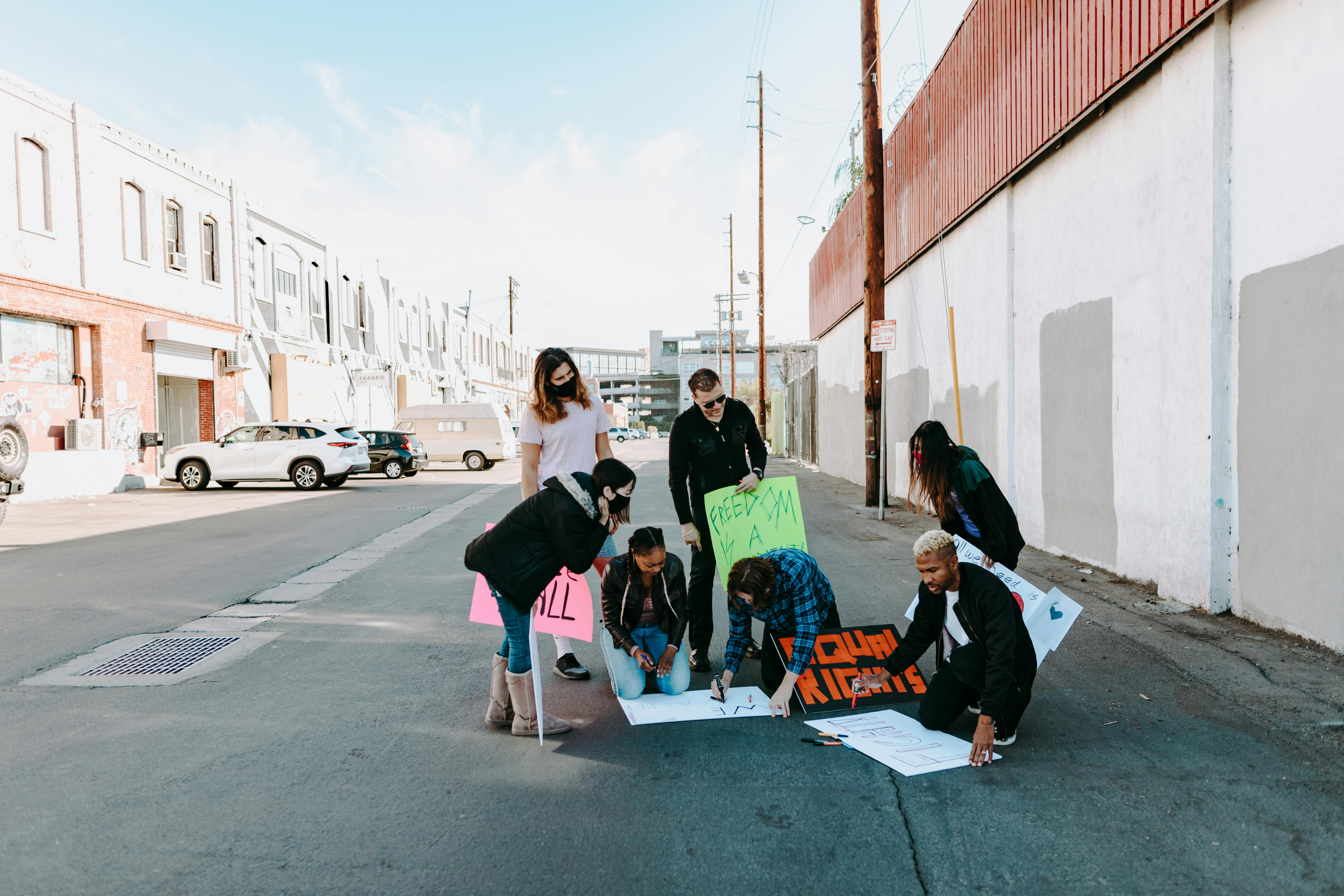 A People Preparing to Protest · Free Stock Photo