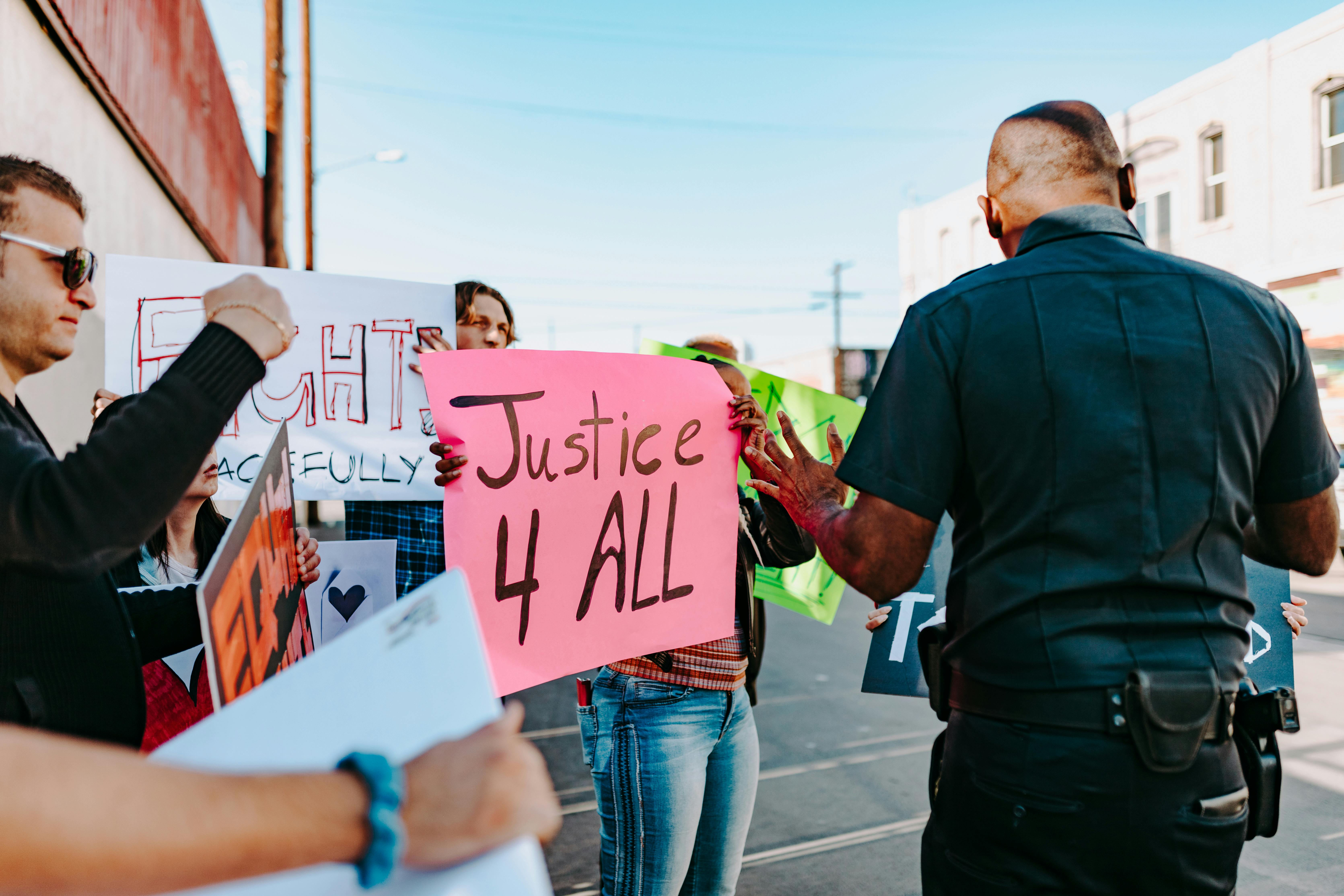 Talking To Police Photos, Download The BEST Free Talking To Police ...