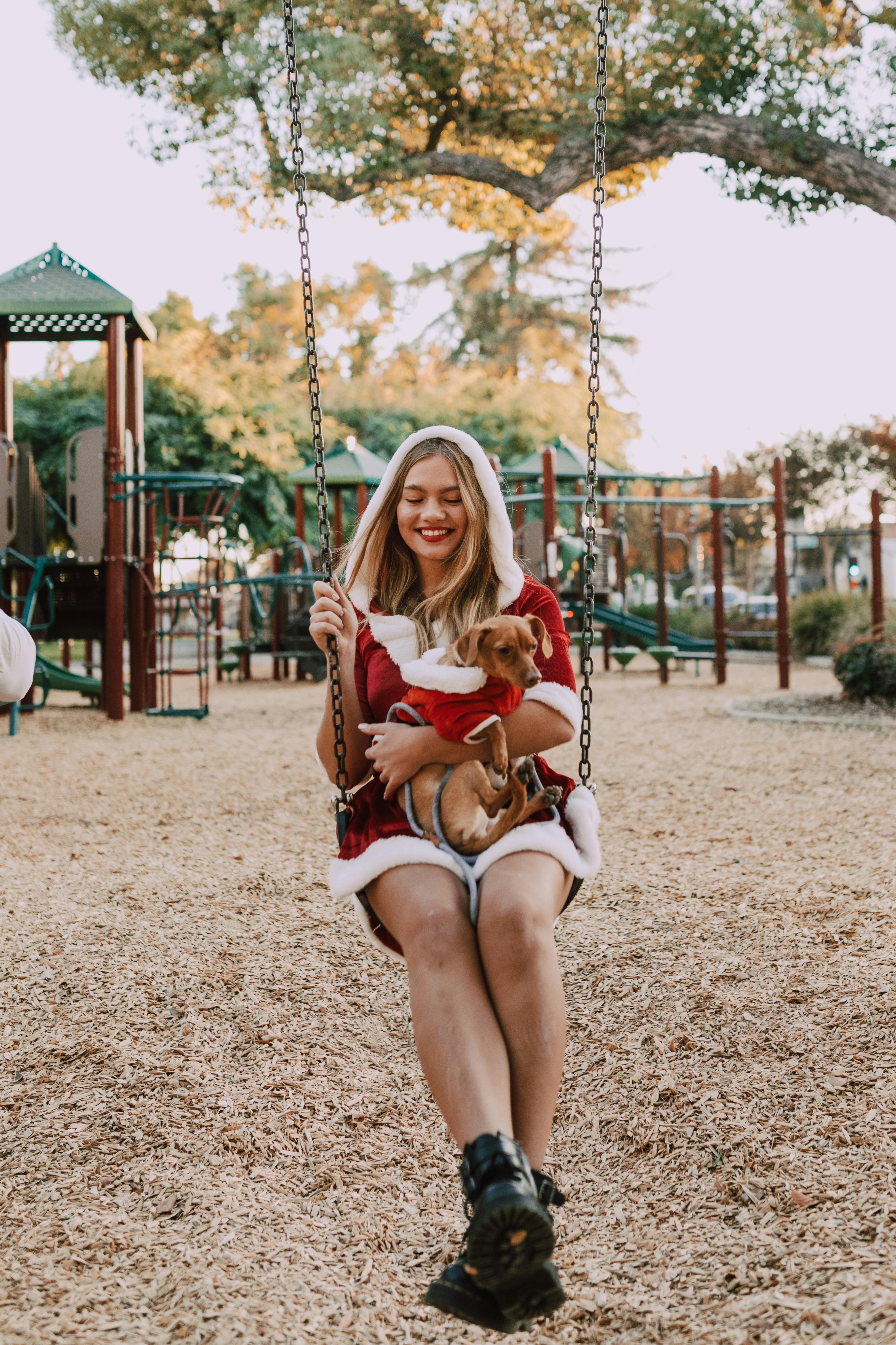 Dog Swinging Photos Download The Best Free Dog Swinging Stock Photos